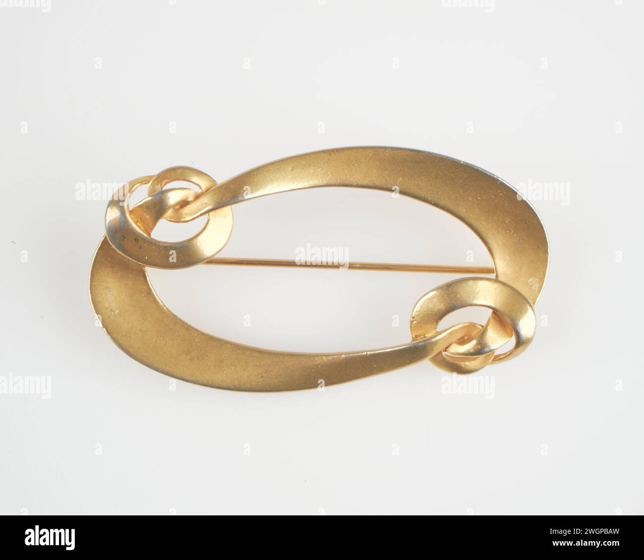 Vintage 1960’s gilt metal Celtic knot brooch in the style of Archibald ...