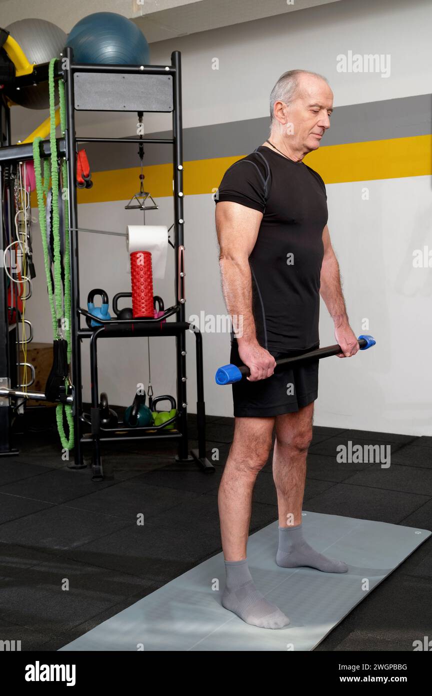 Old bodybuilding gym hi-res stock photography and images - Alamy