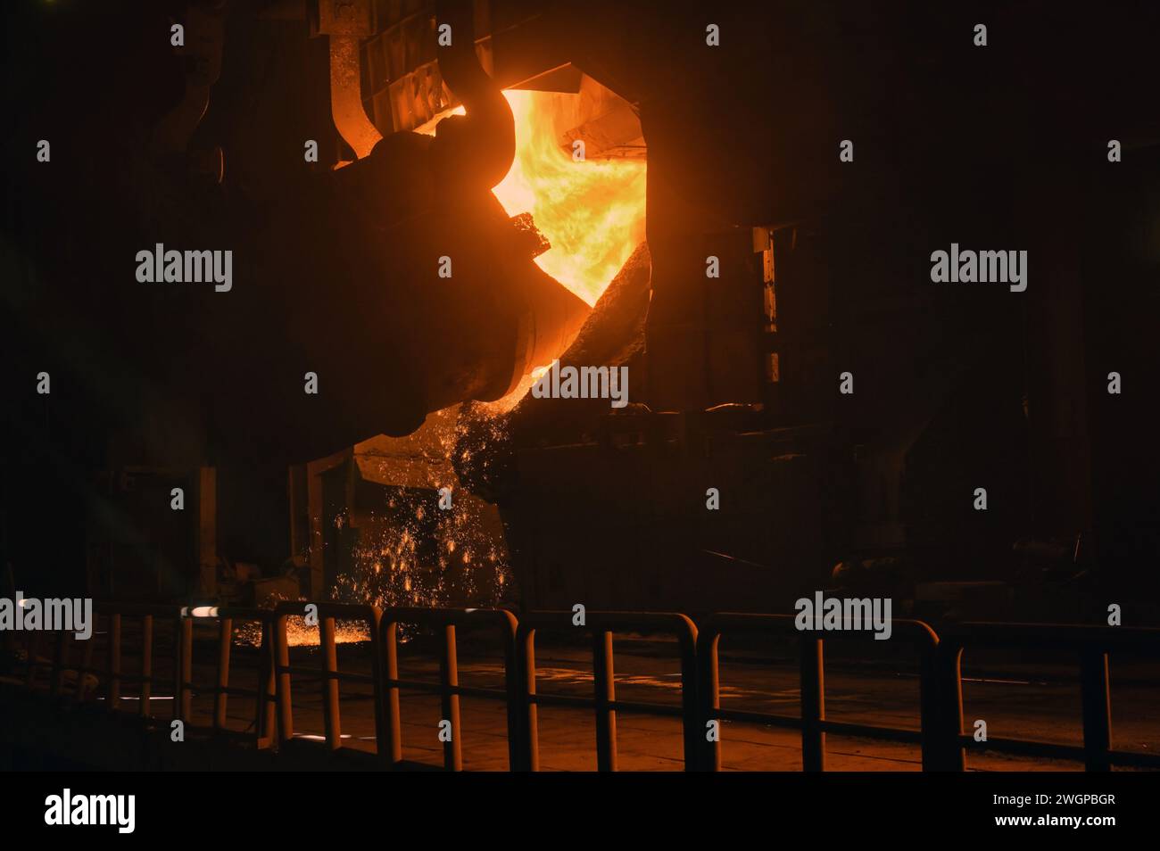 Pouring from industrial furnace hi-res stock photography and images - Alamy