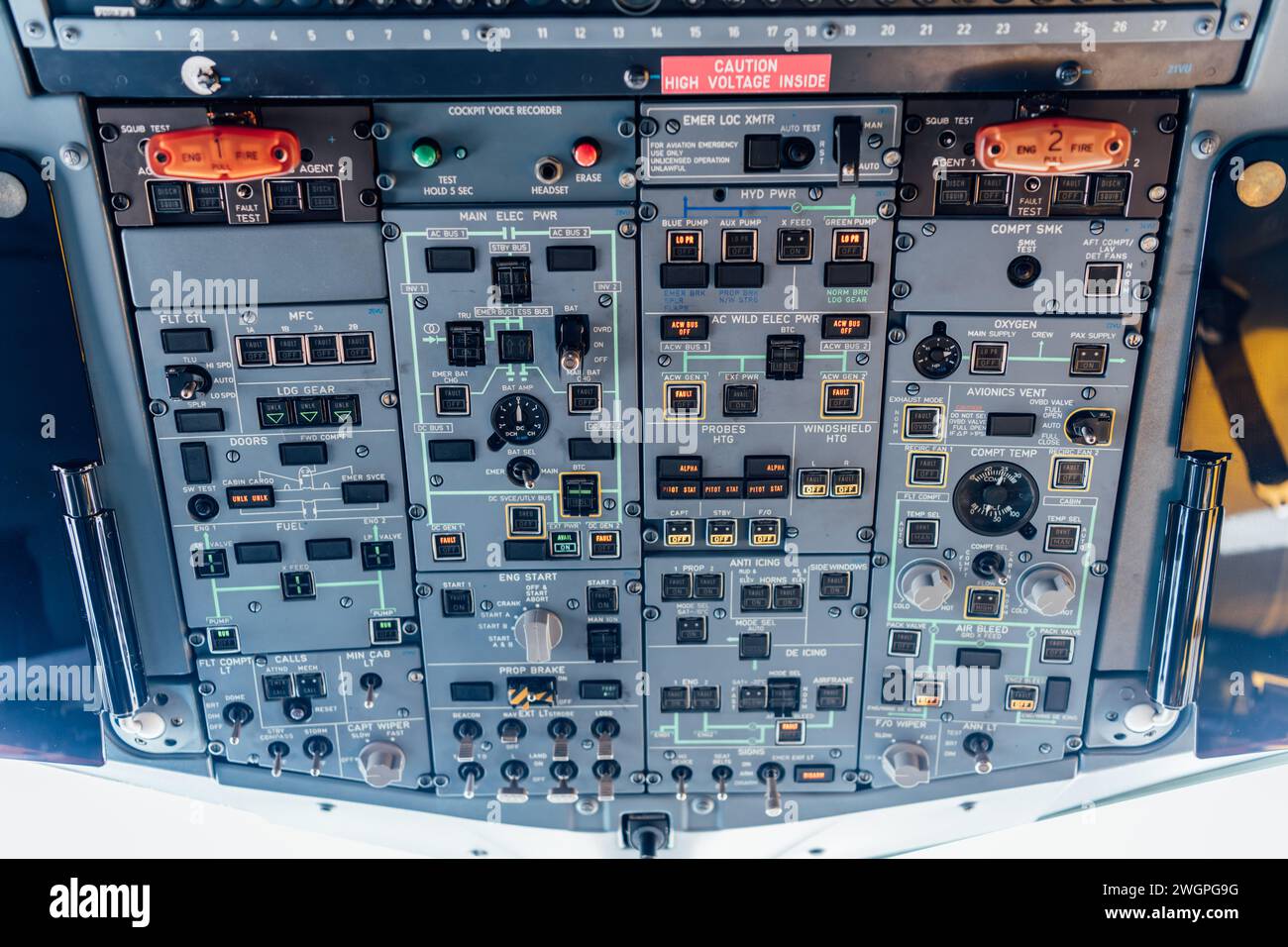 Cockpit switches hi-res stock photography and images - Alamy