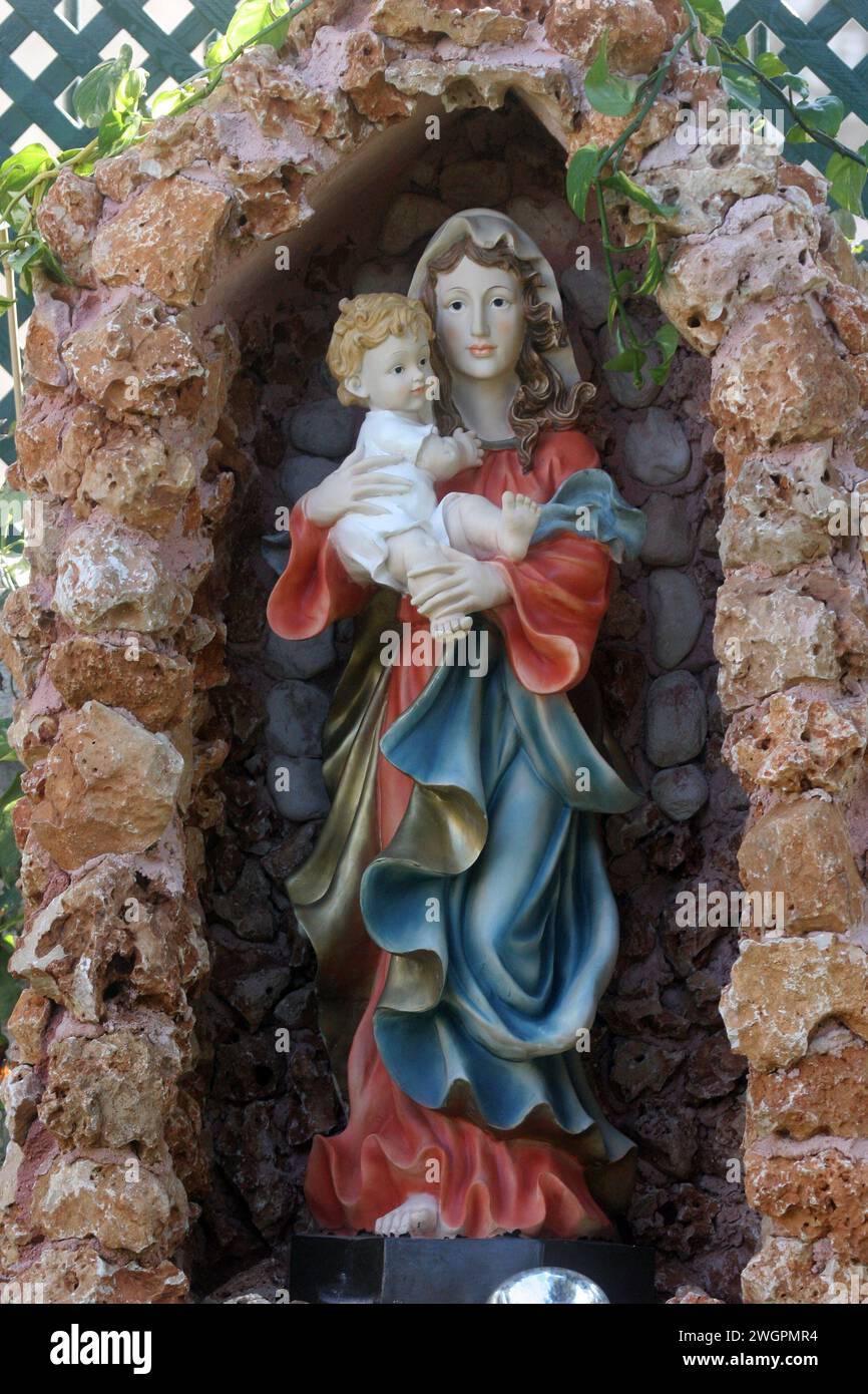 Virgin Mary with baby Jesus, statue in the courtyard of house Casa Nova ...