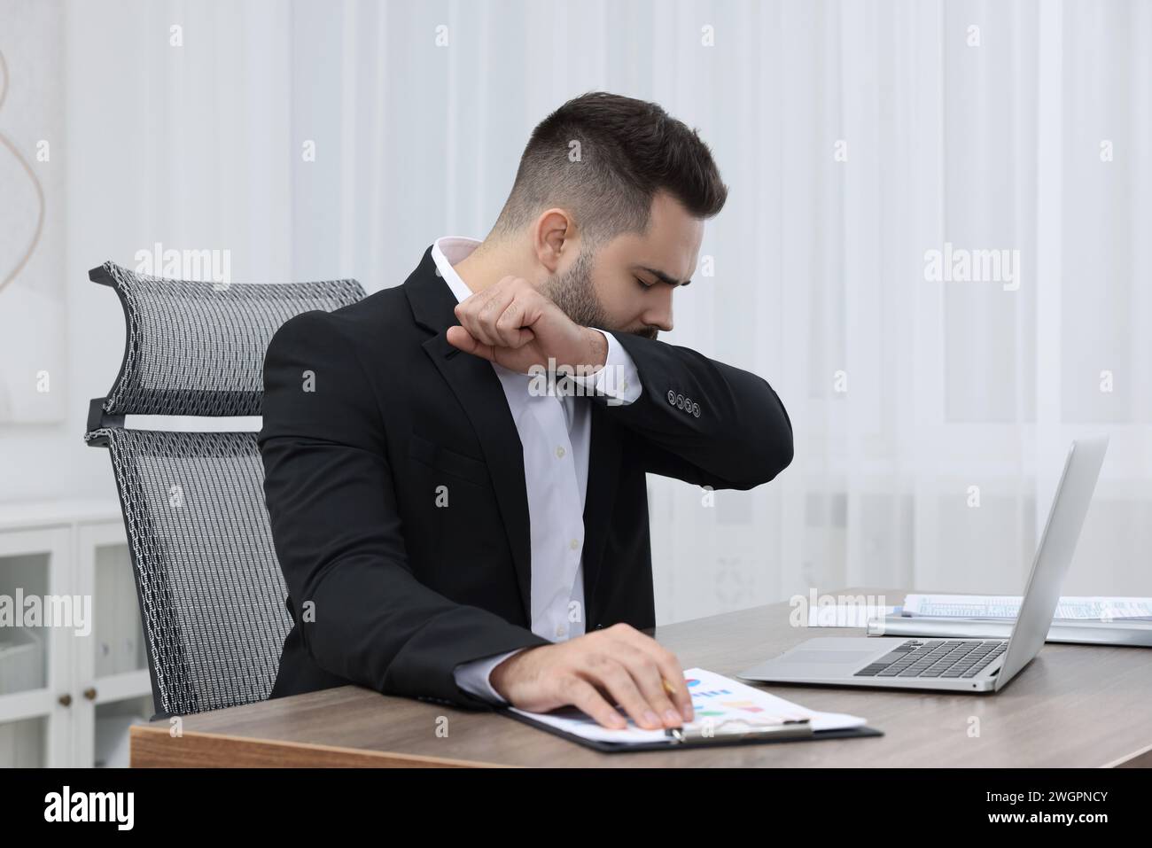 Sick man coughing workplace hi-res stock photography and images - Alamy