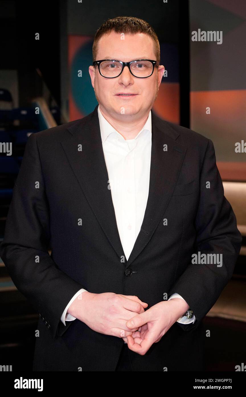 Ulf Buermeyer in der ARD-Talkshow hart aber fair im Studio Adlershof ...