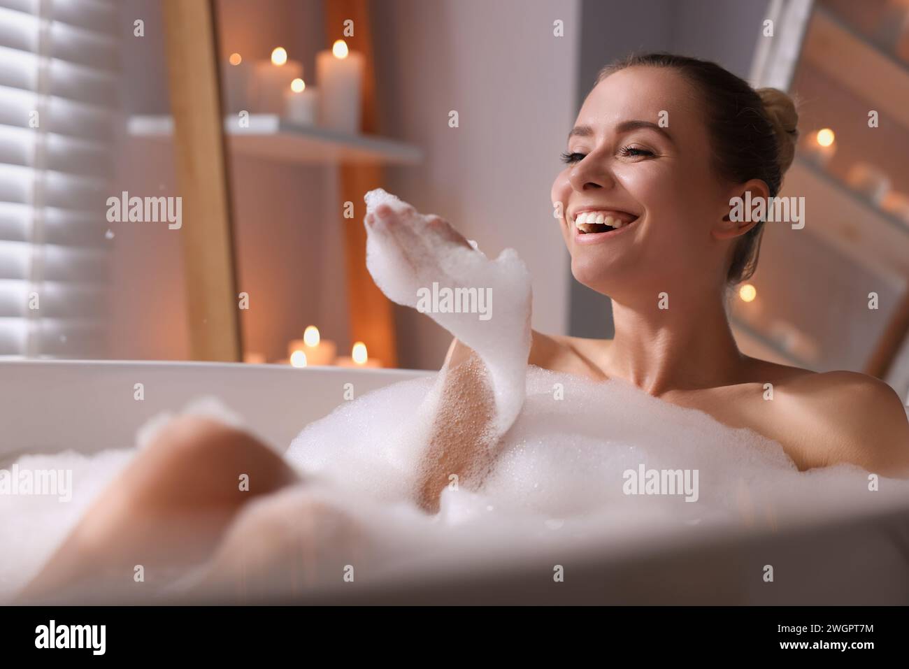 Beauty woman bath tub smiling hi-res stock photography and images - Alamy