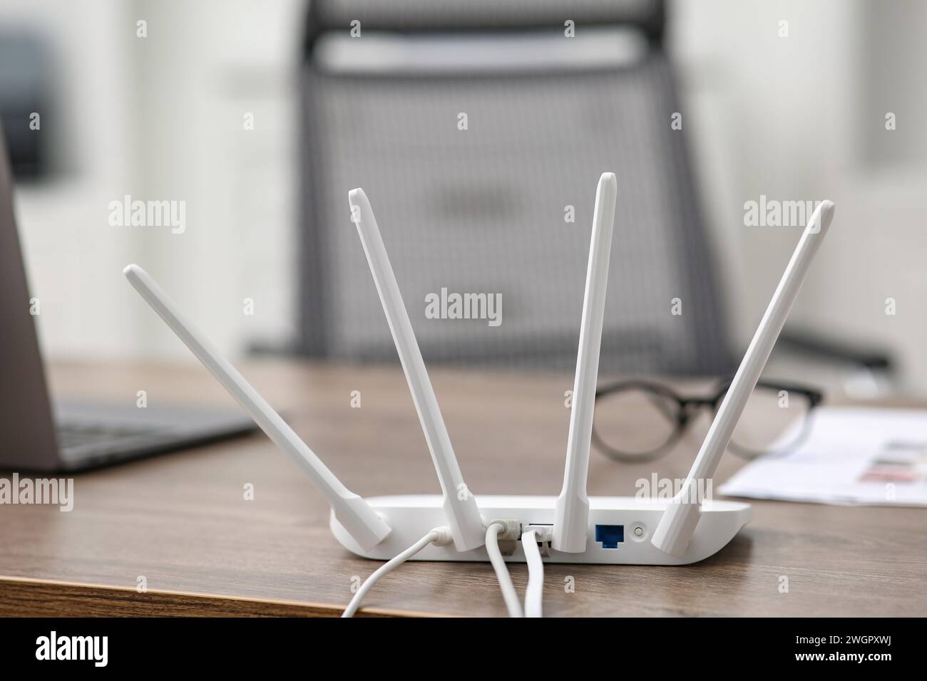 Wifi router table hi-res stock photography and images - Alamy