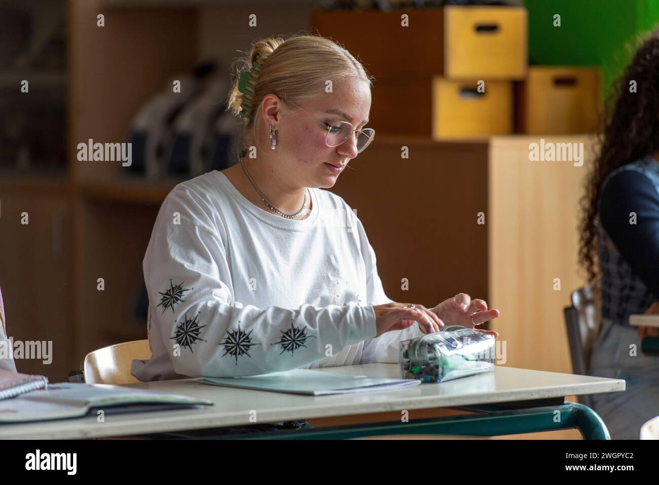 Studying in class hi-res stock photography and images - Alamy