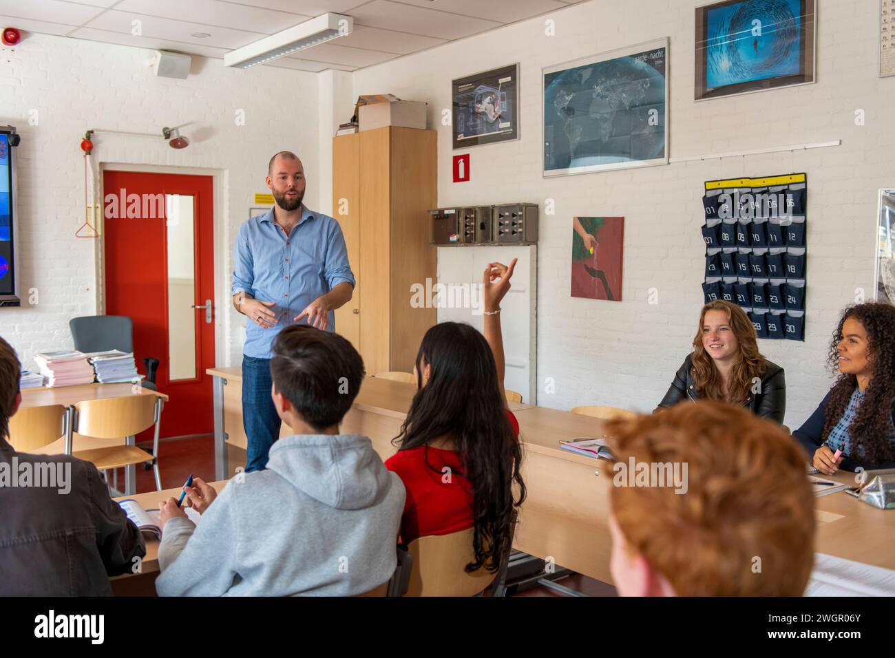 Asking questions school hi-res stock photography and images - Alamy