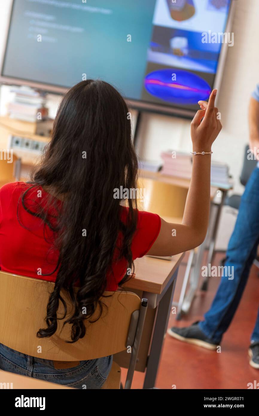 Asking questions school hi-res stock photography and images - Alamy