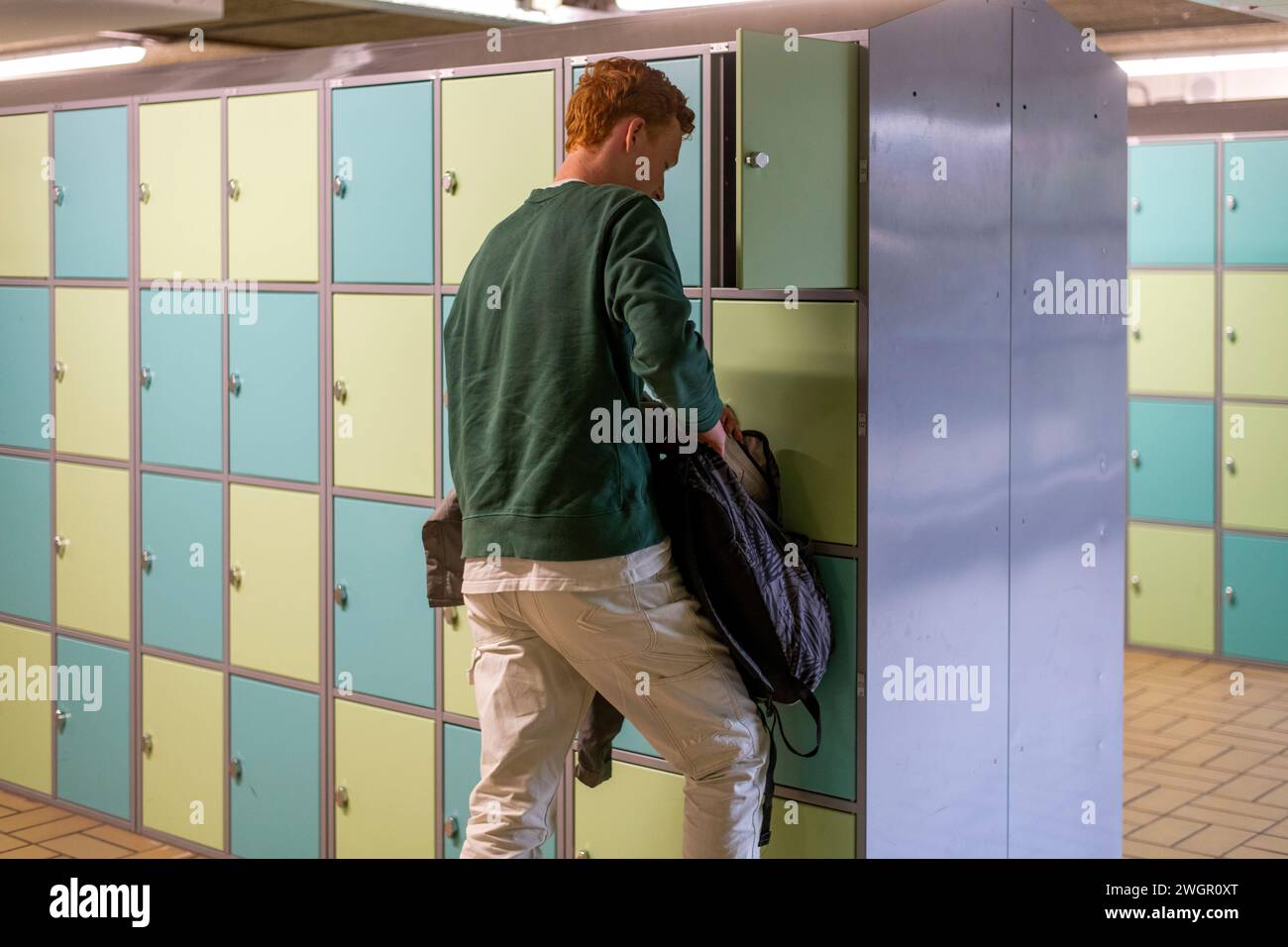 Sports locker room hi-res stock photography and images - Alamy