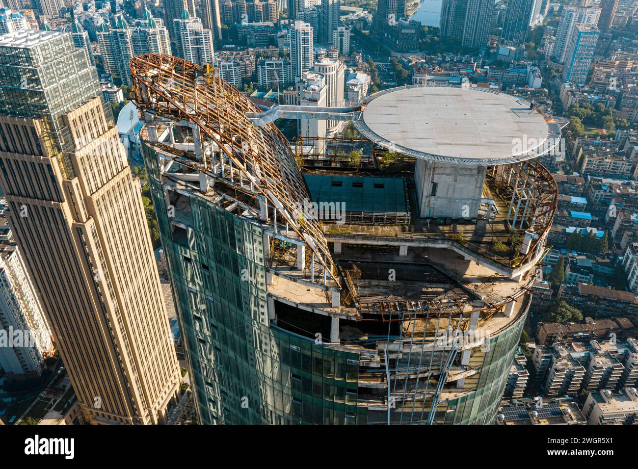 Building with helicopter on top hi-res stock photography and images - Alamy