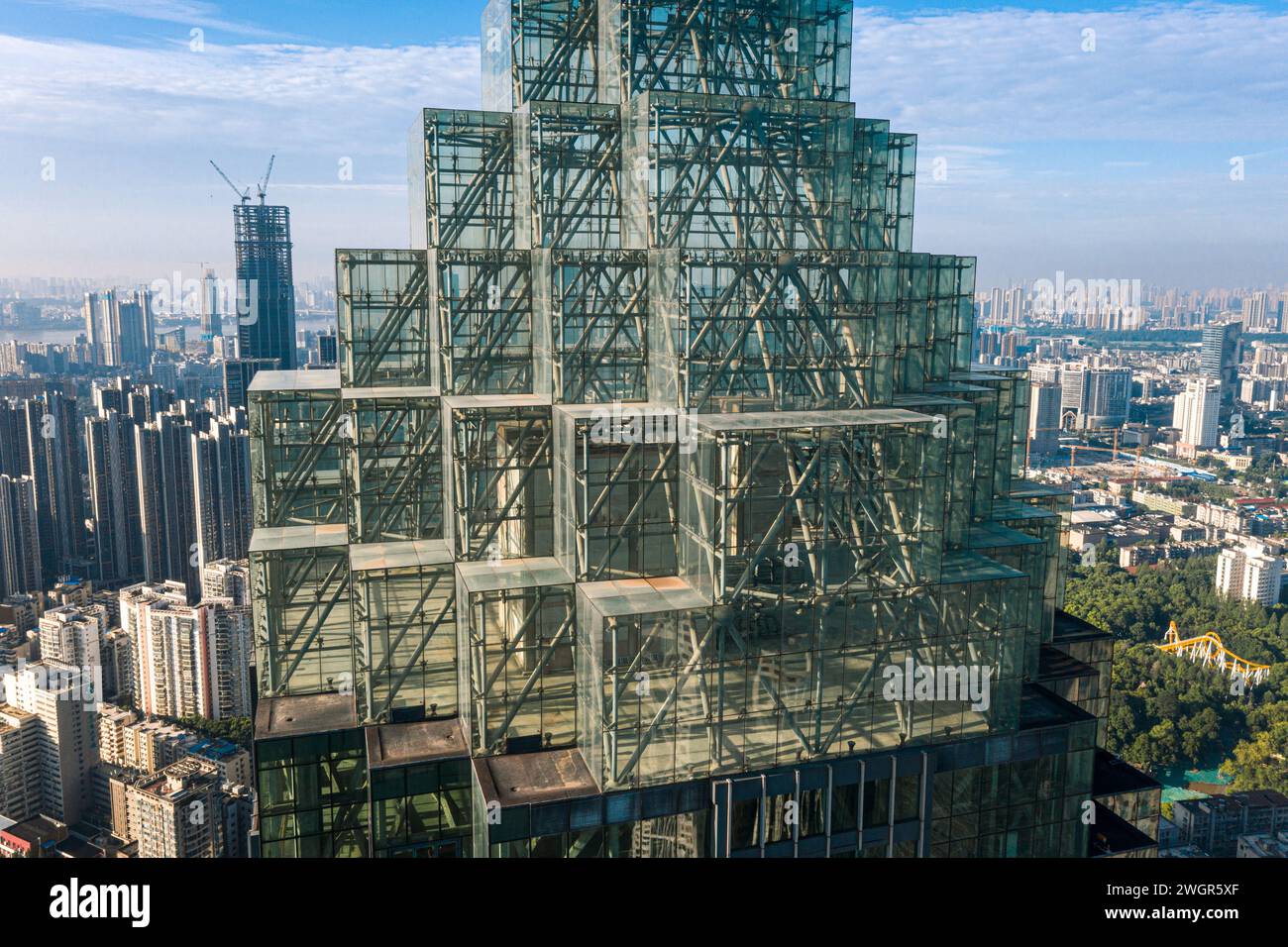 Pyramid shaped skyscraper hi-res stock photography and images - Alamy
