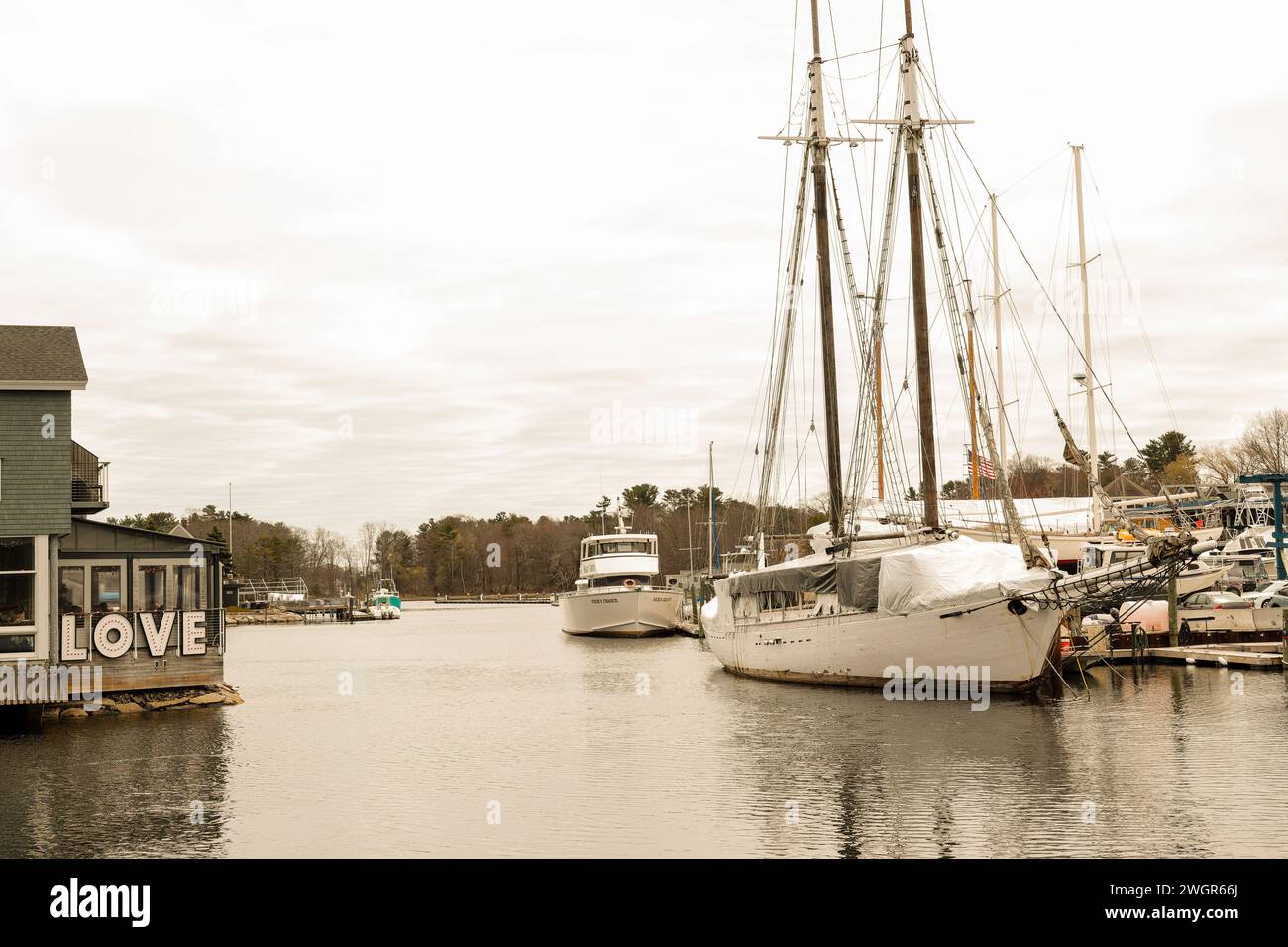 The Kennebunk River flows under the bridge in downtown Kennebunkport ...
