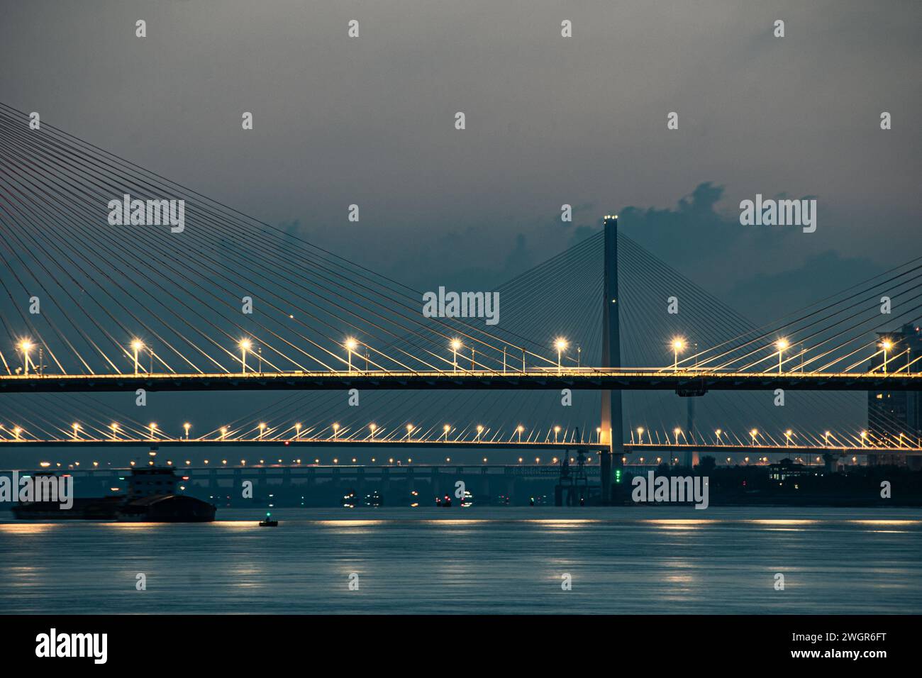 Wuhan yangtze river bridge hi-res stock photography and images - Alamy