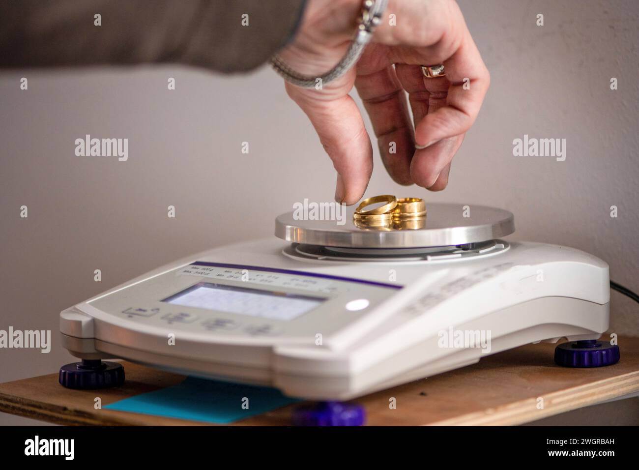 Weighing technology hi-res stock photography and images - Alamy