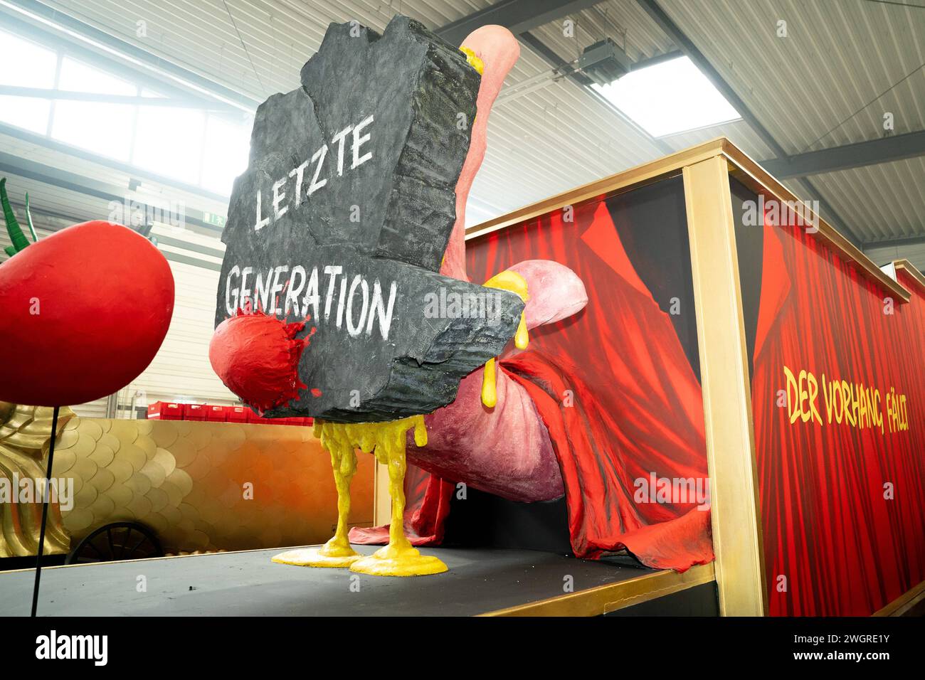 Richtfest und Vorstellung der Mottowagen beim Koelner Rosenmontagszuges ...