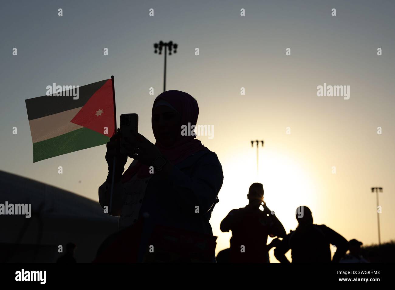 (240206) -- AL RAYYAN, Feb. 6, 2024 (Xinhua) -- A supporter of Jordan ...