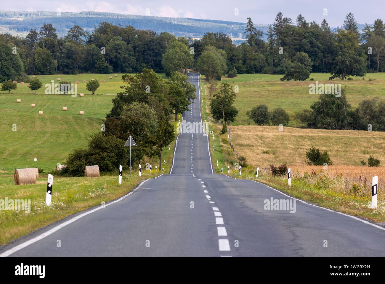 Lange gerade strasse hi-res stock photography and images - Alamy