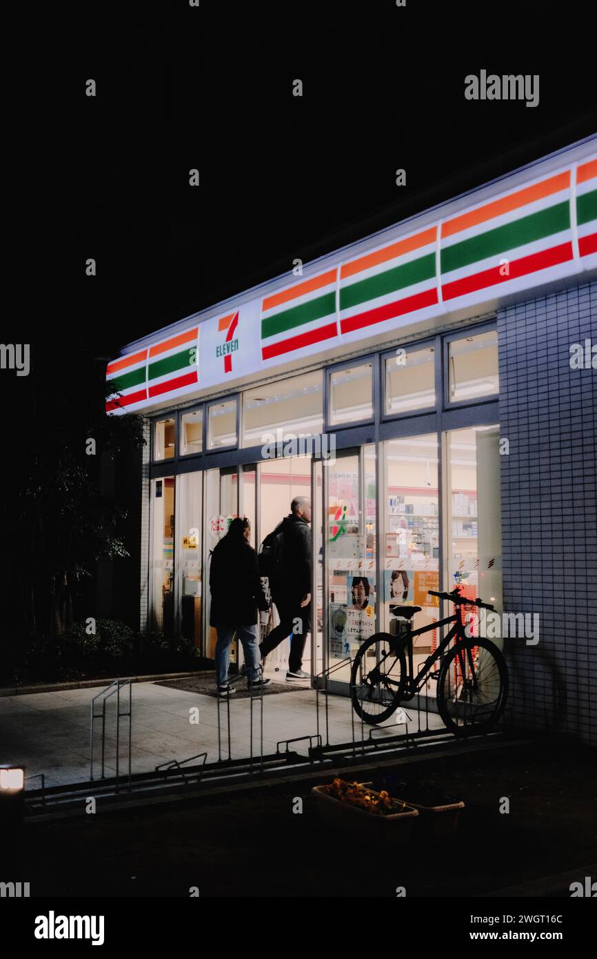 Tokyo 7 11 hi-res stock photography and images - Alamy