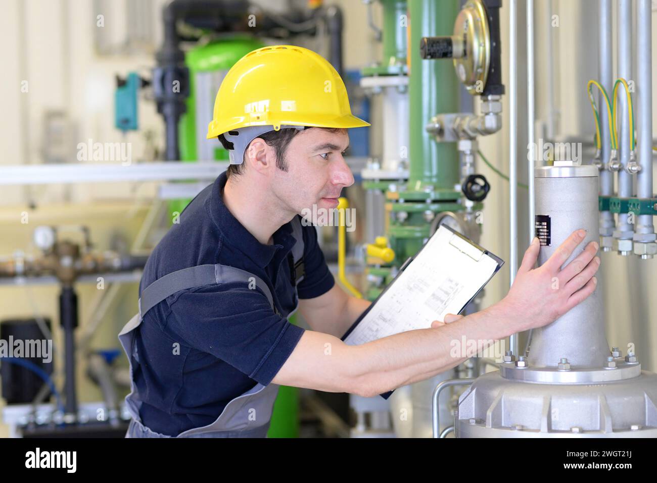 Troubleshooting machines hi-res stock photography and images - Alamy