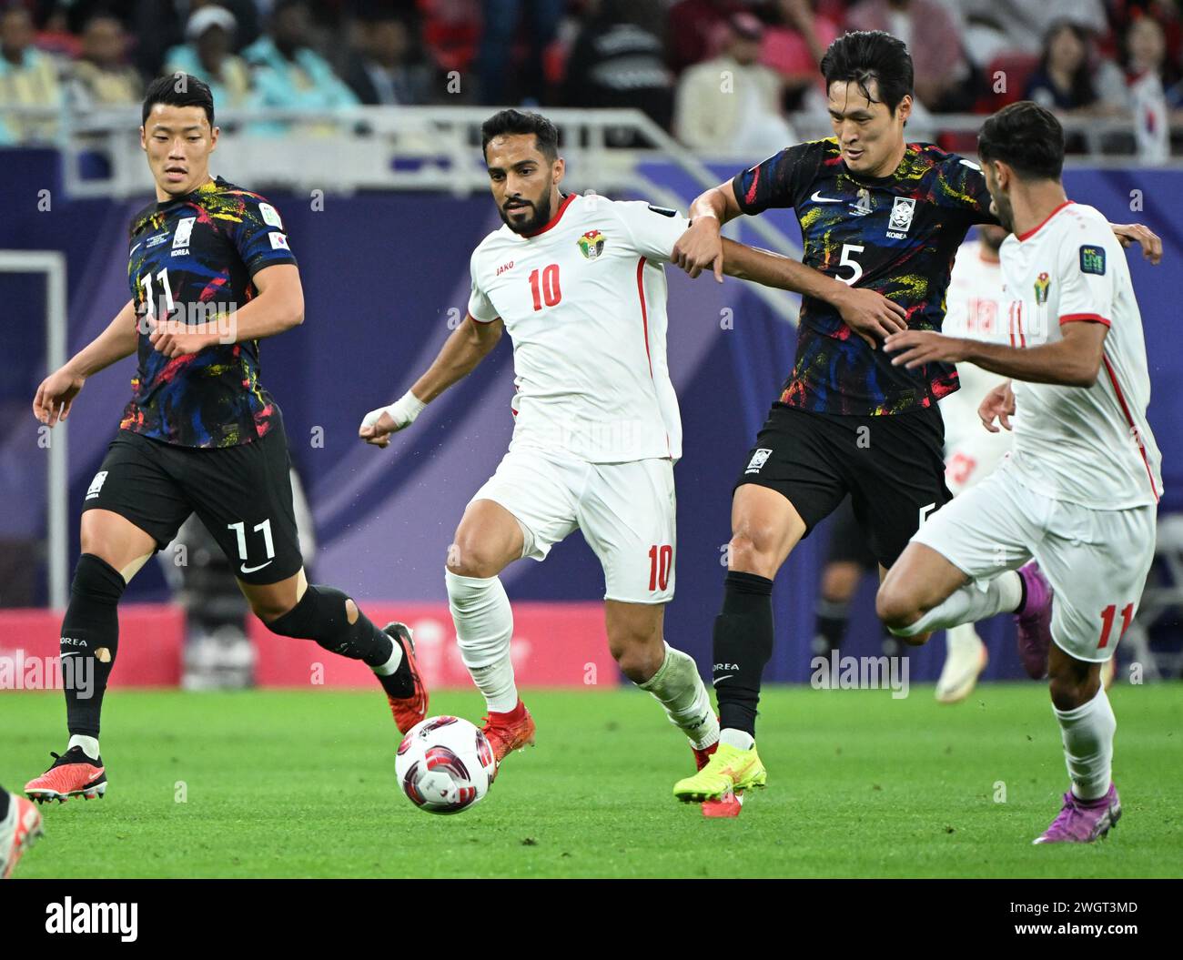 (240206) -- AL RAYYAN, Feb. 6, 2024 (Xinhua) -- Mousa Altamari (2nd L ...