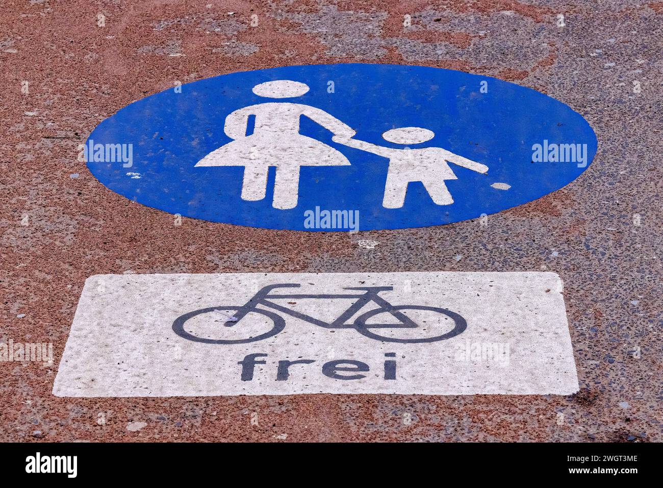 Radfahrer verkehrszeichen hi-res stock photography and images - Alamy