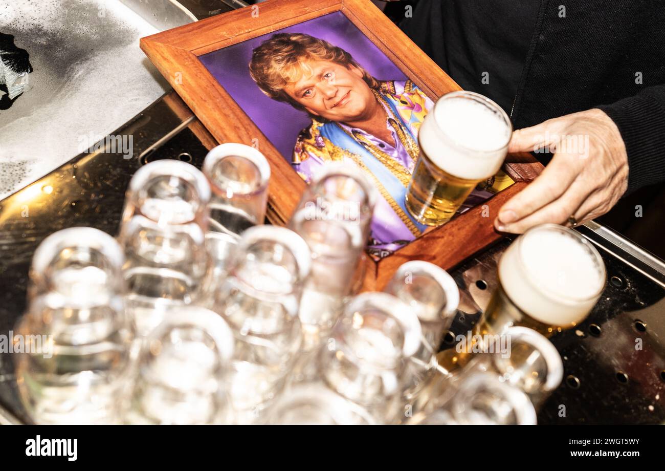 AMSTERDAM - Portrait of André Hazes at the bar during the presentation ...