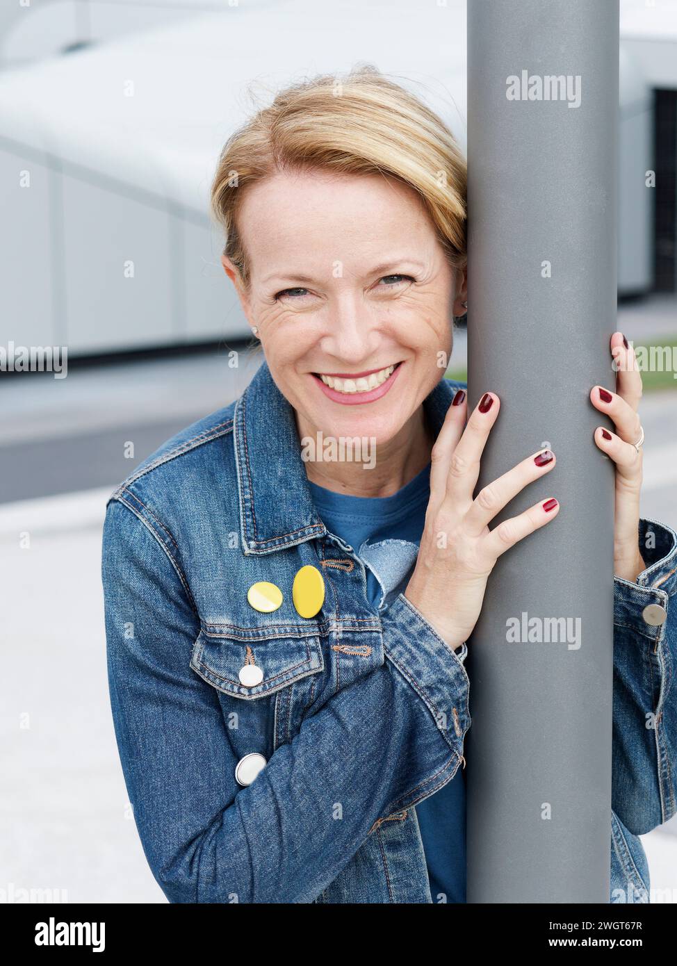 Blonde woman in the city, Milano, Italy Stock Photo - Alamy