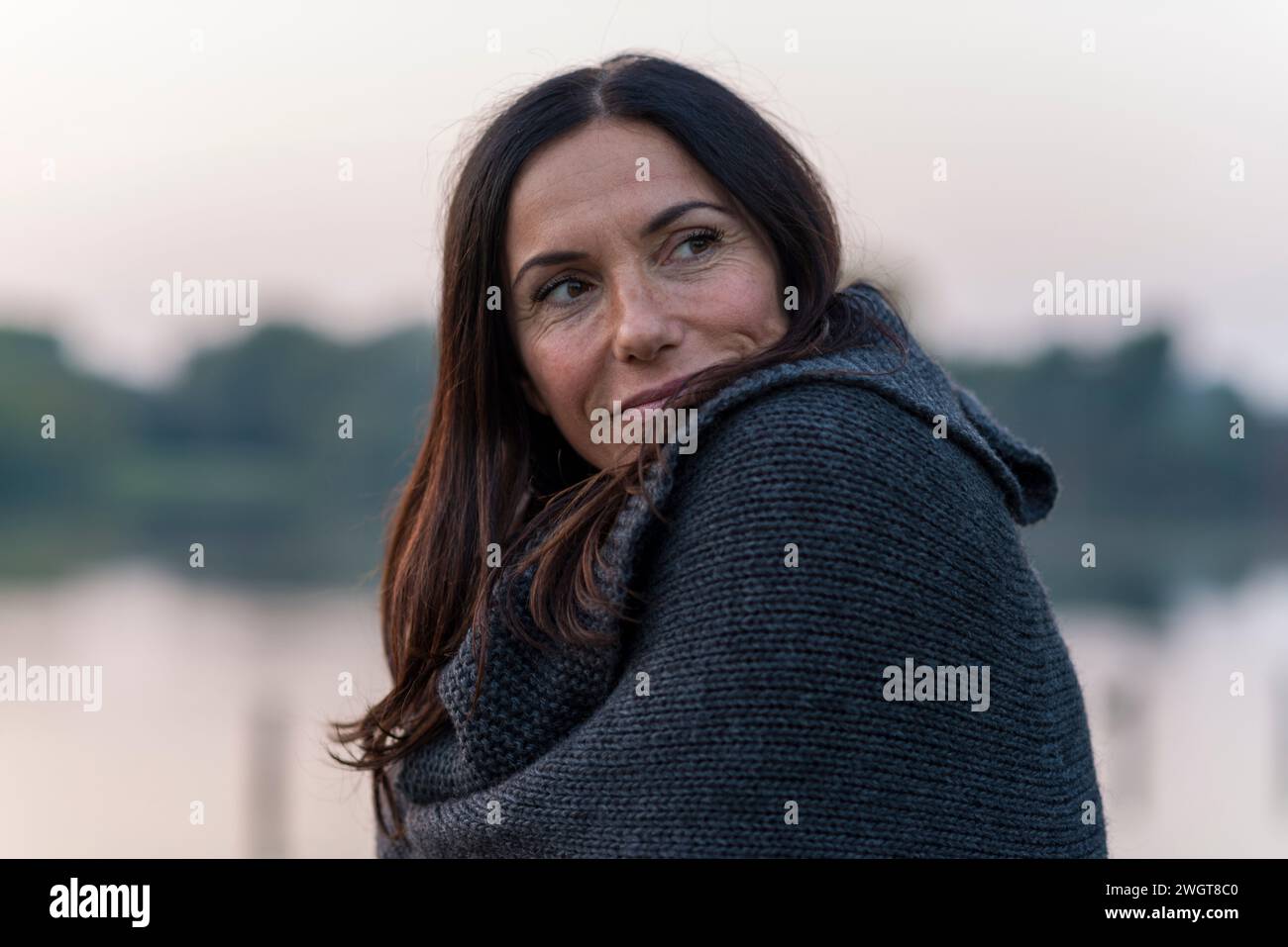 Brunette woman in autumn, Milano, Italy Stock Photo - Alamy