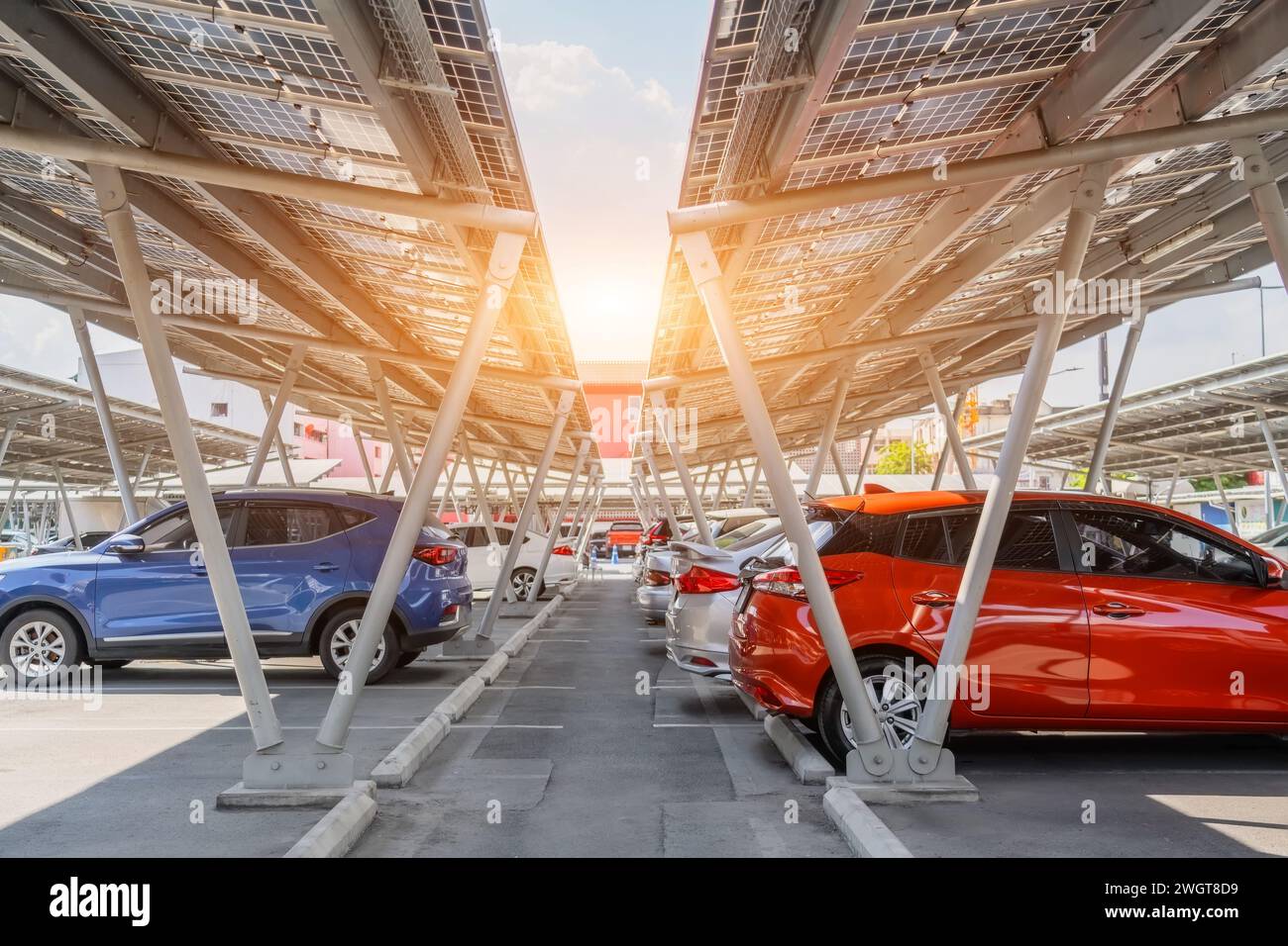 Solar canopy installation hi-res stock photography and images - Alamy