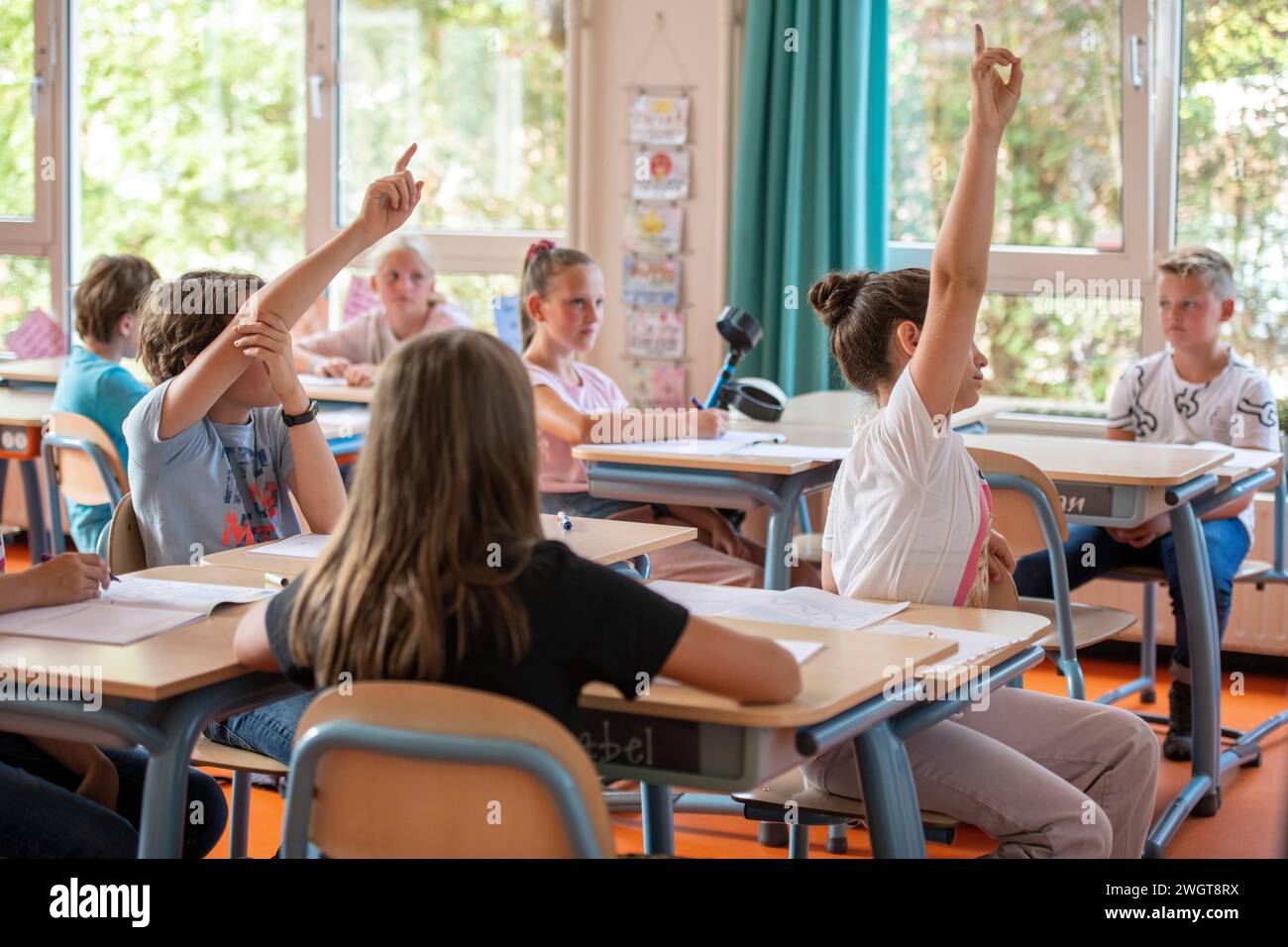 Hand up in class hi-res stock photography and images - Alamy