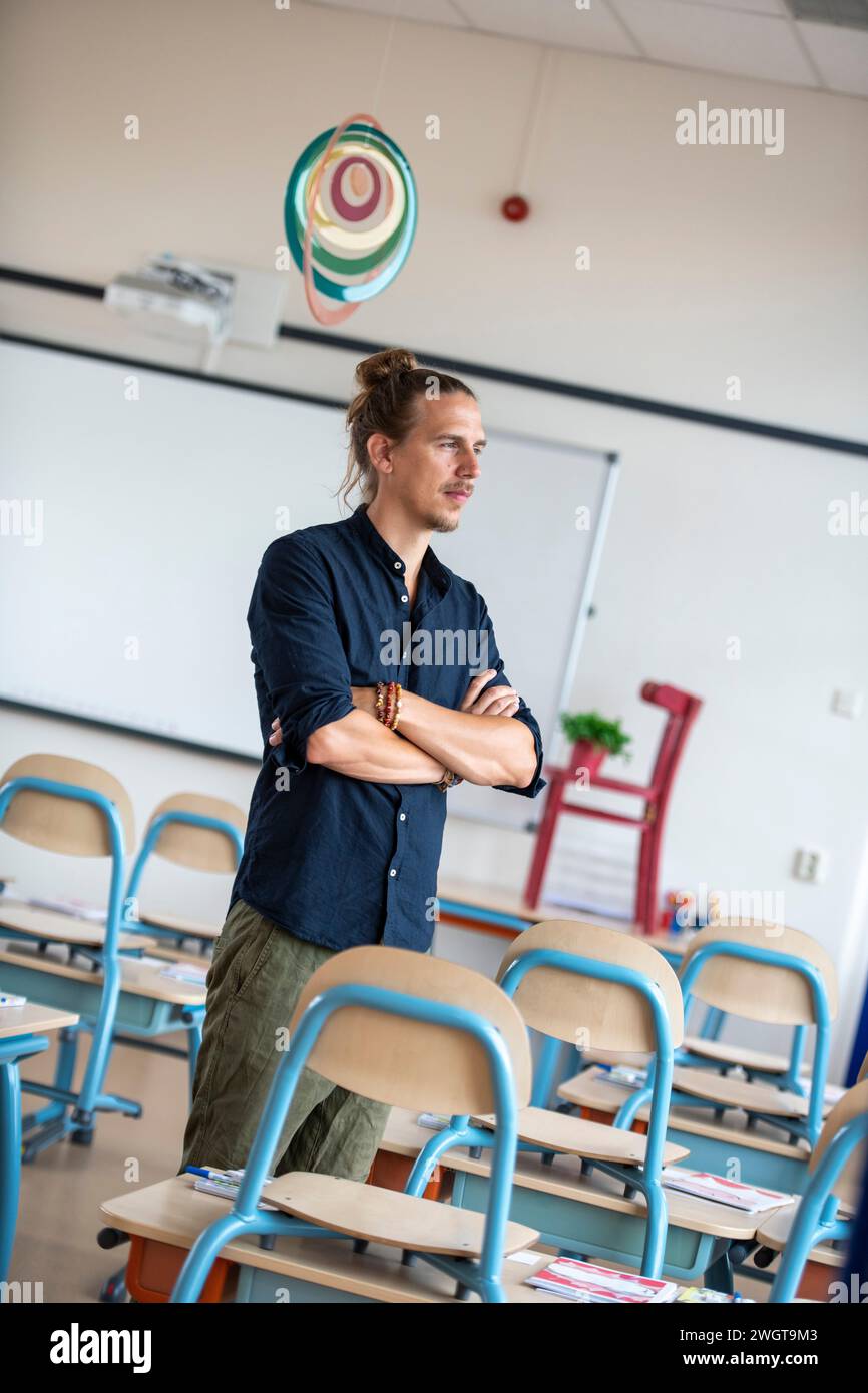 Classroom one empty seat hi-res stock photography and images - Alamy