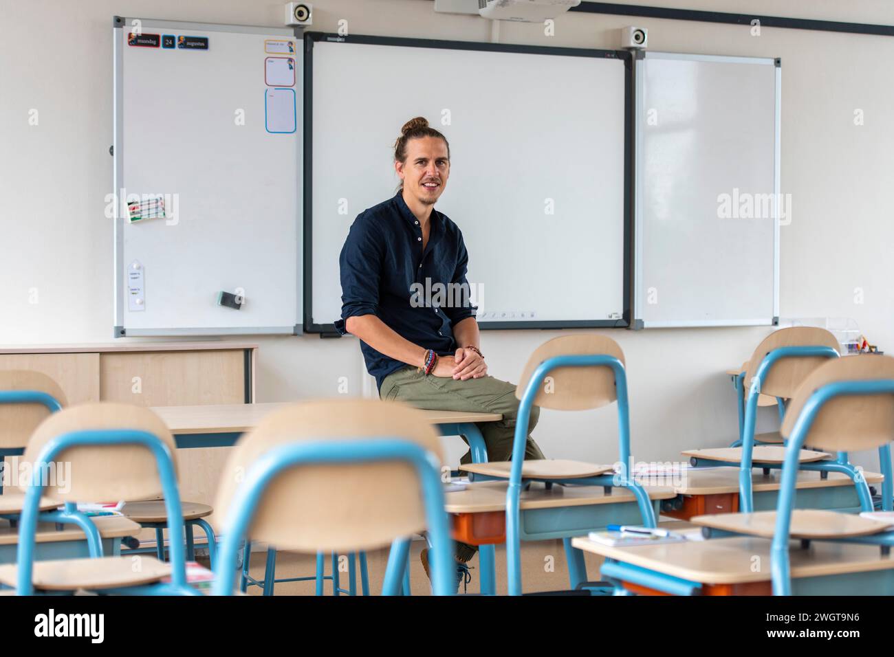 Classroom one empty seat hi-res stock photography and images - Alamy