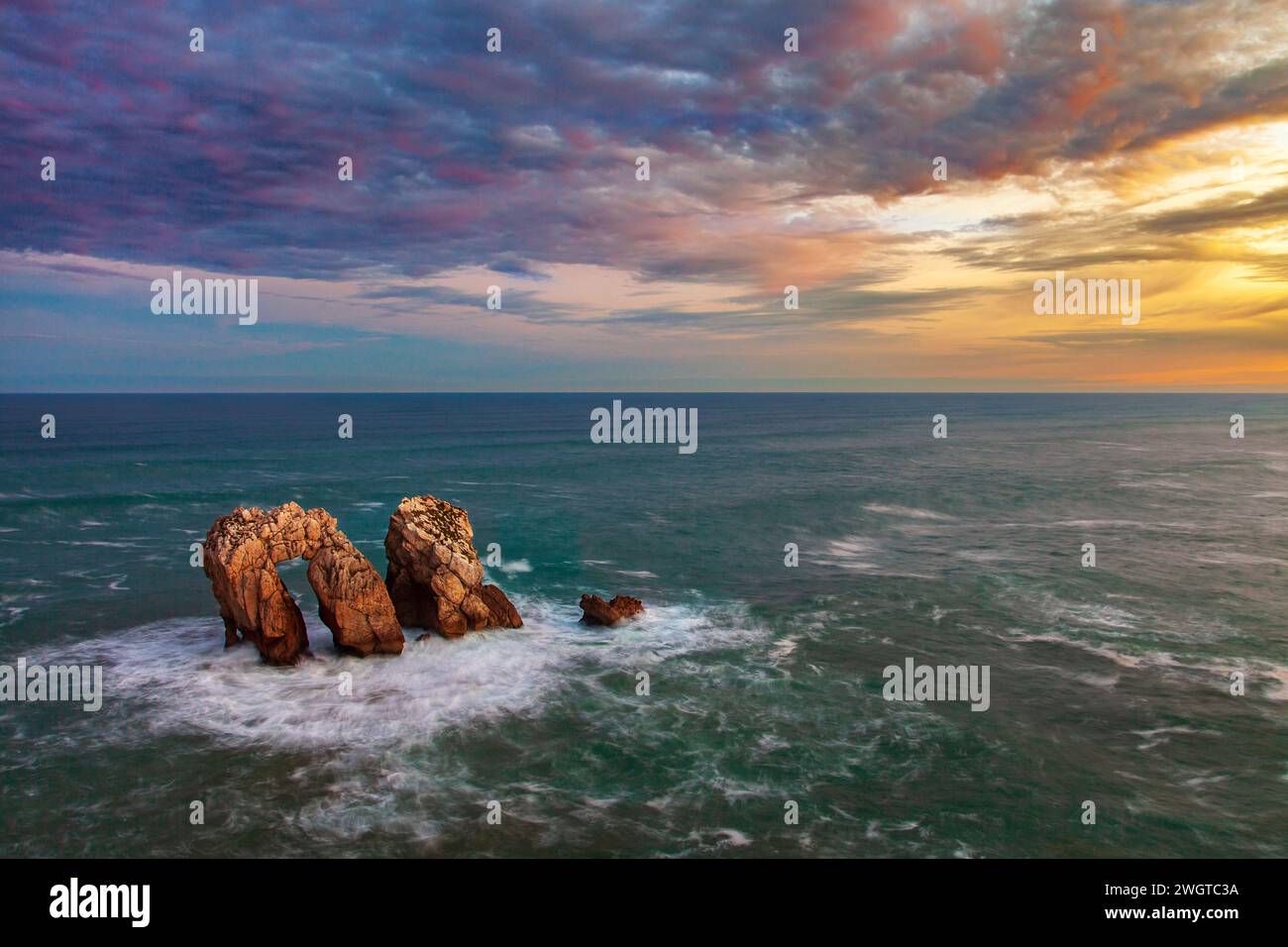 Seascape natural rock arch hi-res stock photography and images - Alamy