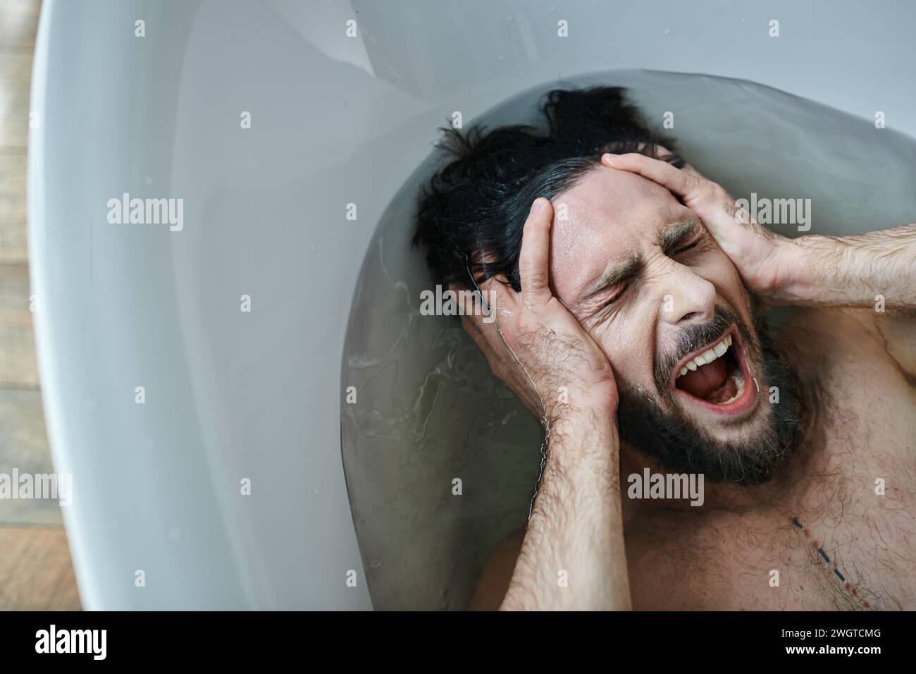 Man screaming in pain hi-res stock photography and images - Alamy