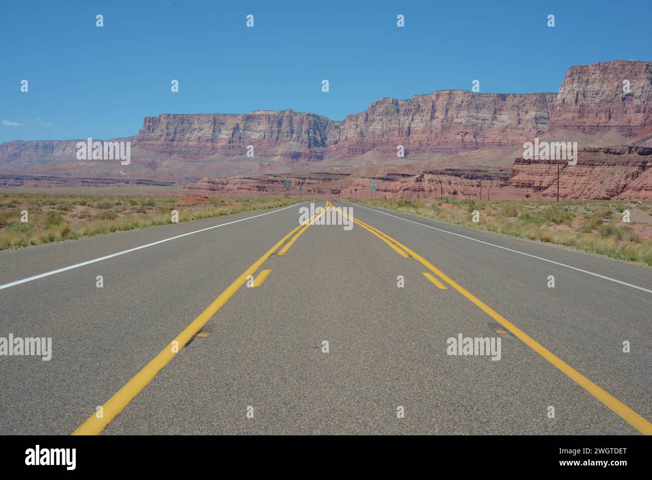 Straight line formation hi-res stock photography and images - Alamy