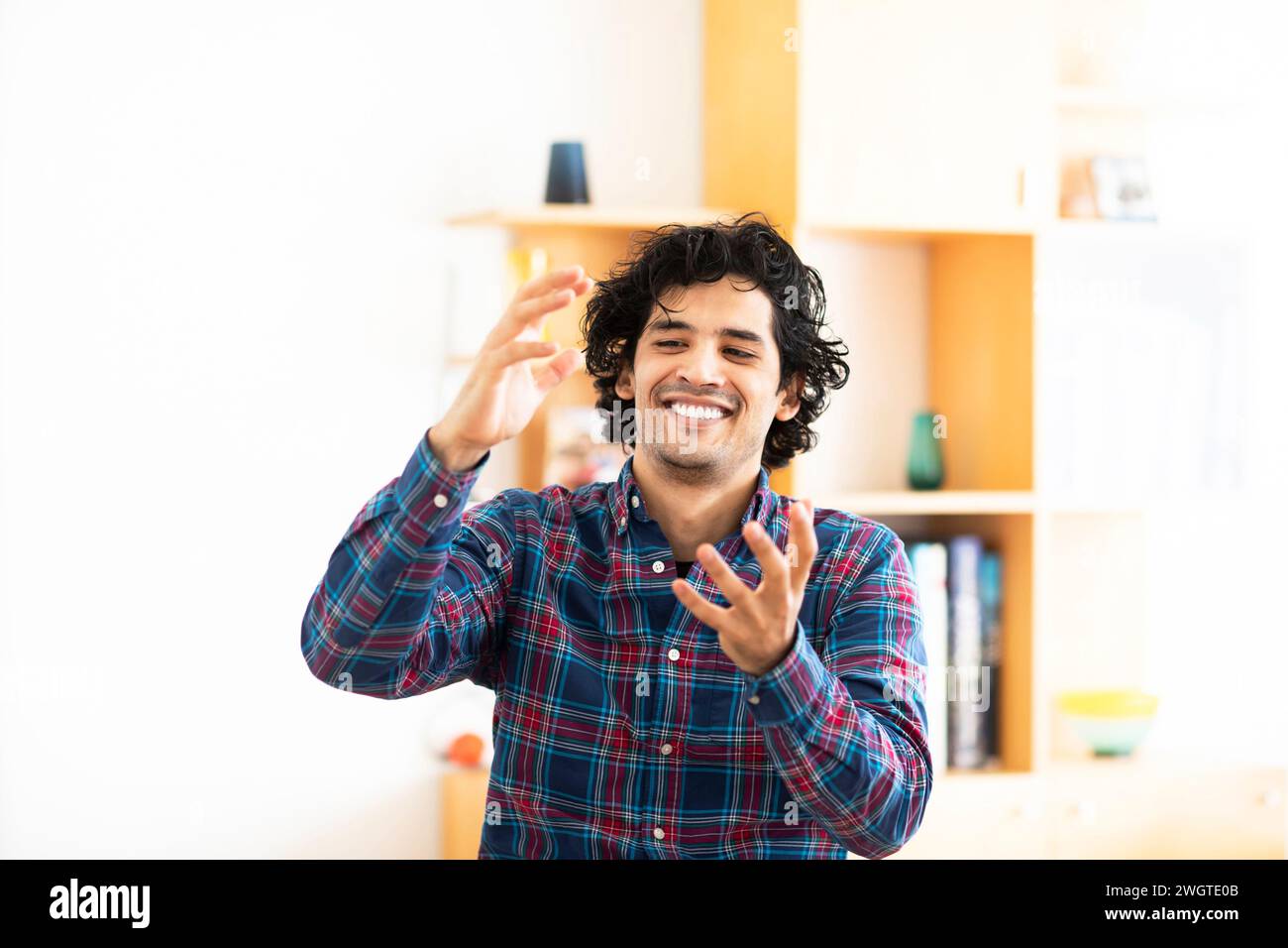 Young men holding signs hi-res stock photography and images - Alamy