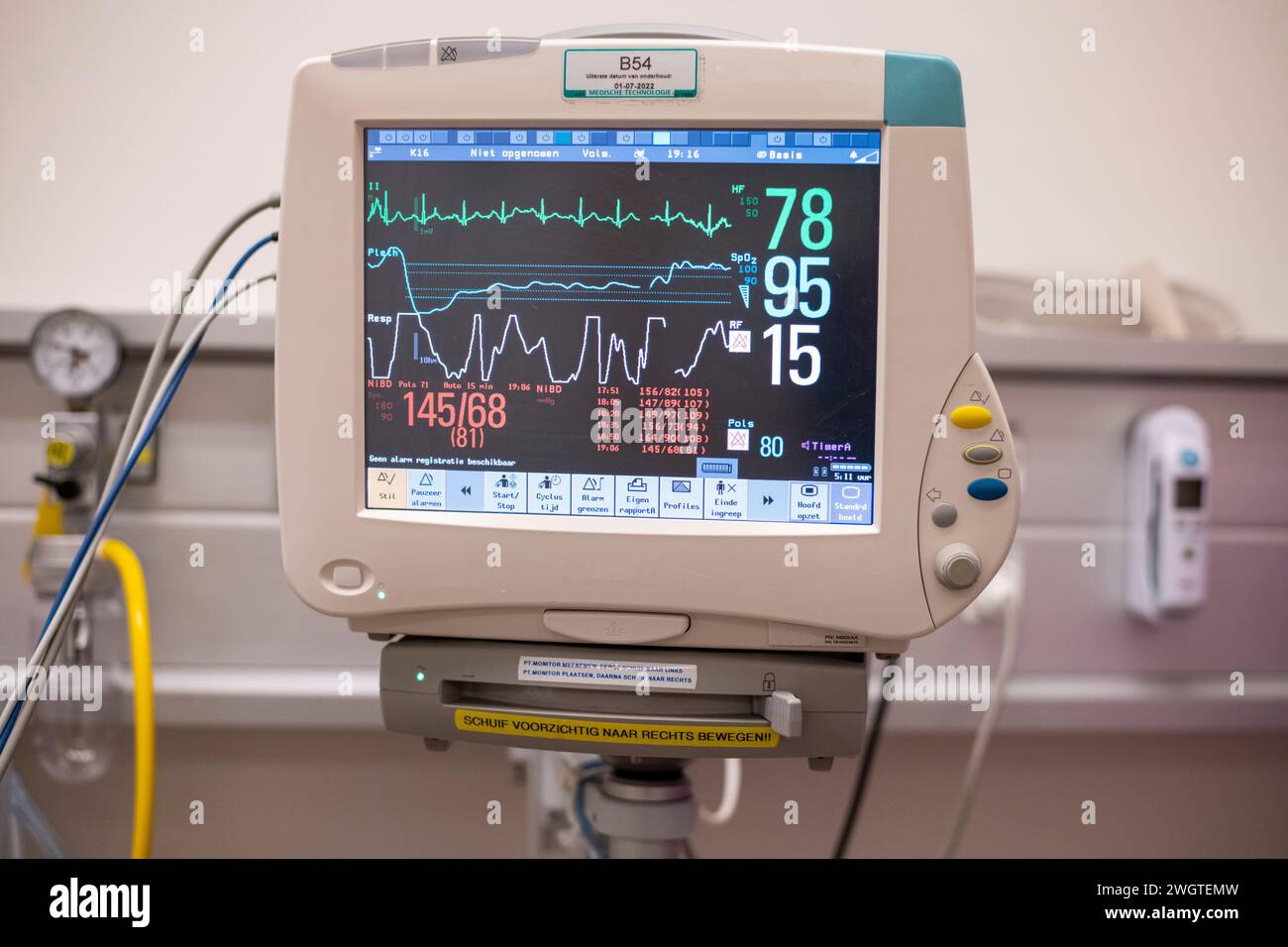 Vital signs monitor hi-res stock photography and images - Alamy
