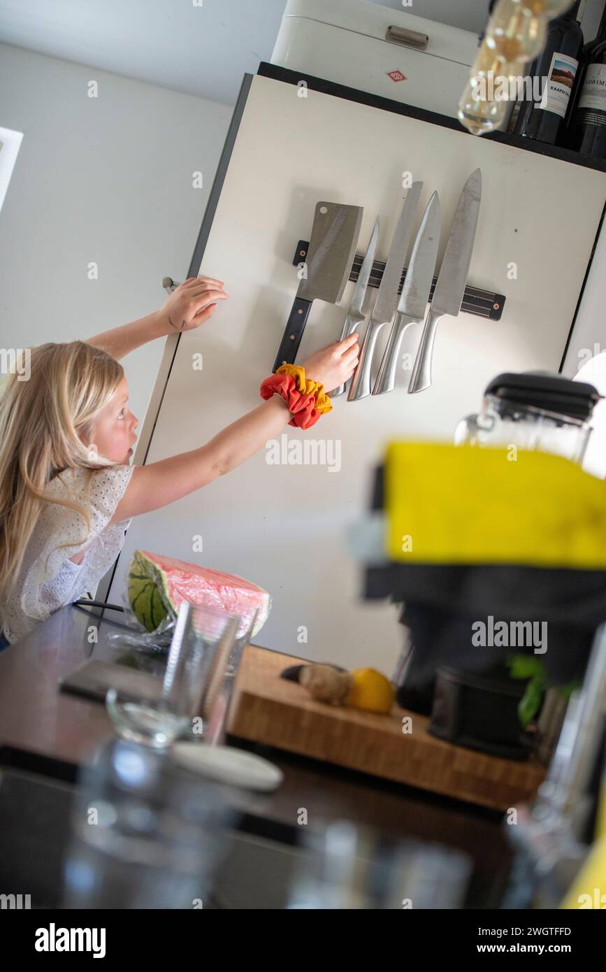 Child reaching knife hi-res stock photography and images - Alamy Child reaching knife hi-res stock photography and images - Alamy