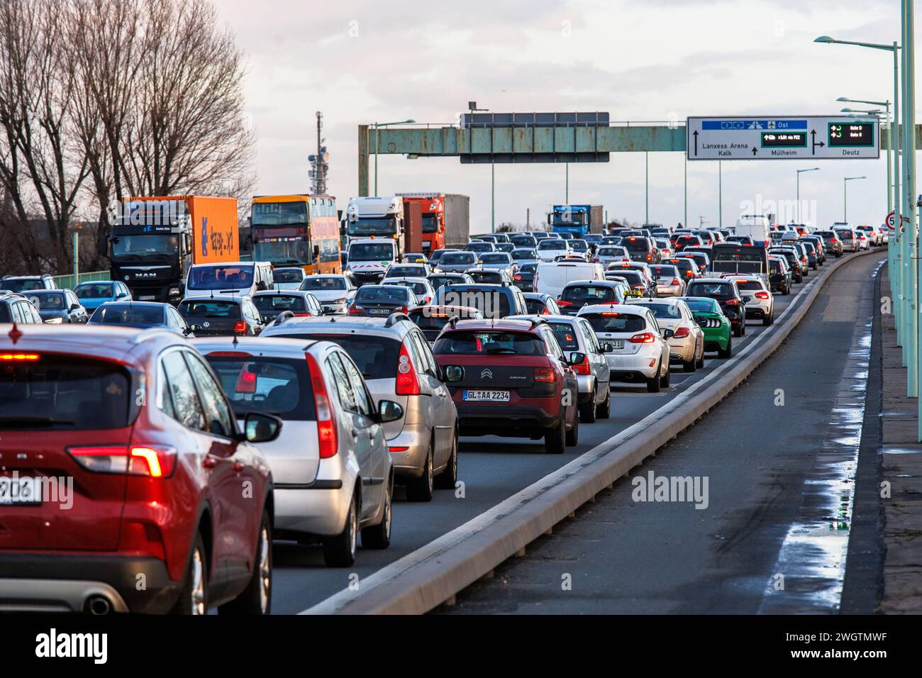 traffic jam on the Zoo bridge, Cologne, Germany. Stau auf der ...