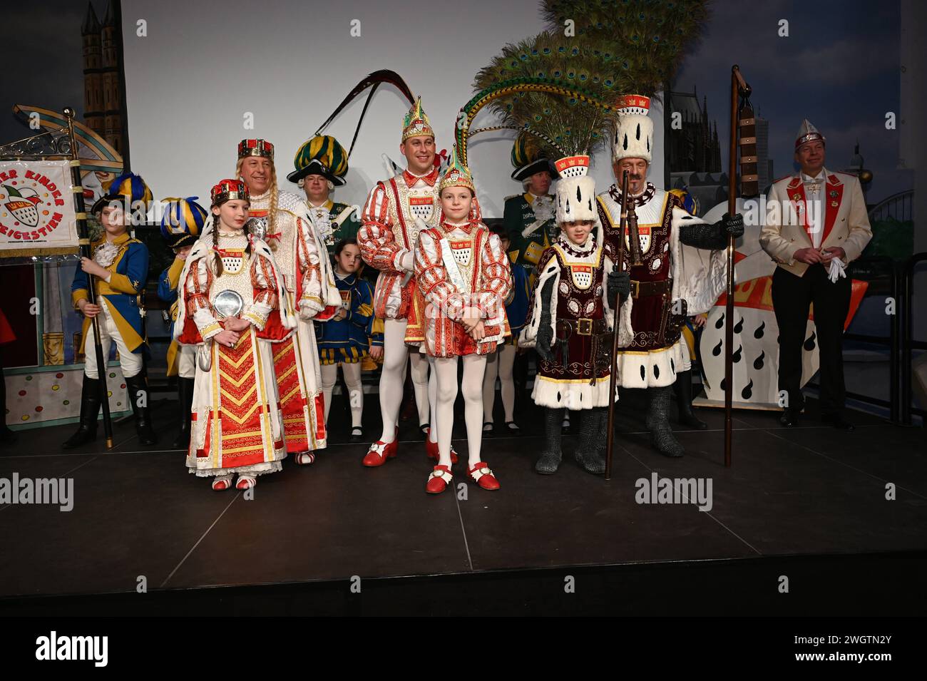 Das Kölner Karneval Dreigestirn für die Karnevalsession 2024. l-r ...