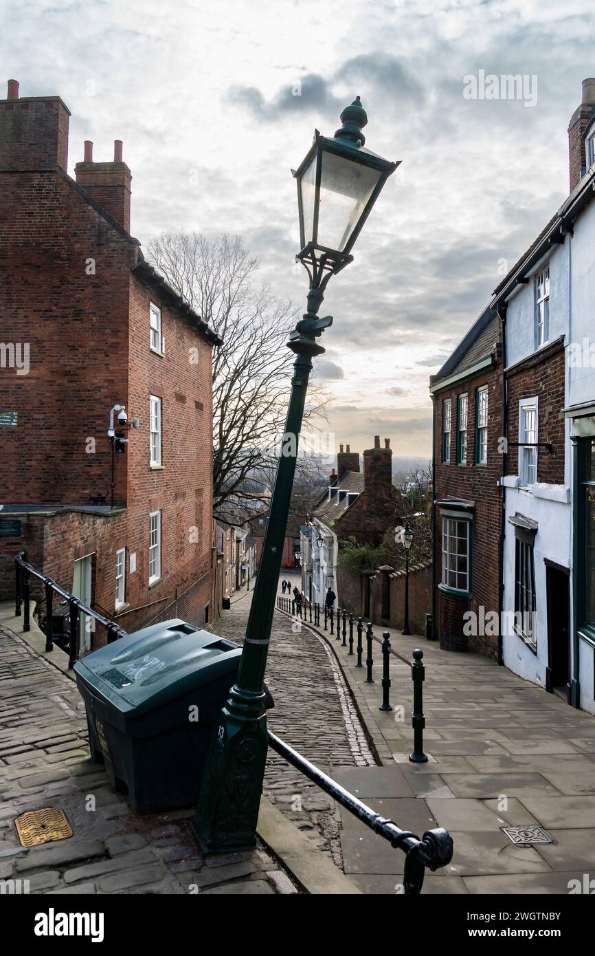 Leaning street light at junction of steep hill and Danesgate, Lincoln ...