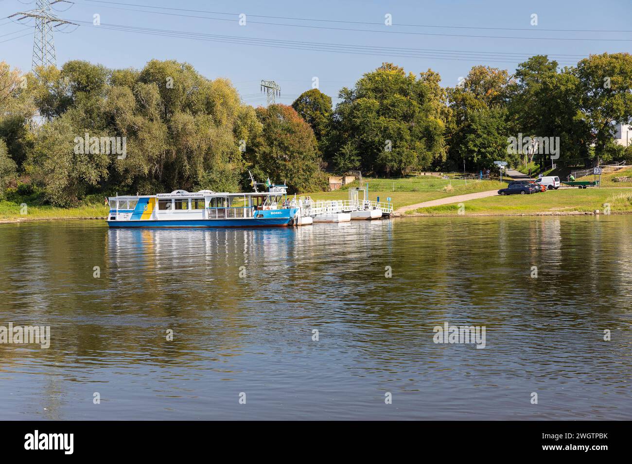 Ausflugsschiff Bosel auf der Elbe am Fähranleger in Coswig, Sachsen ...