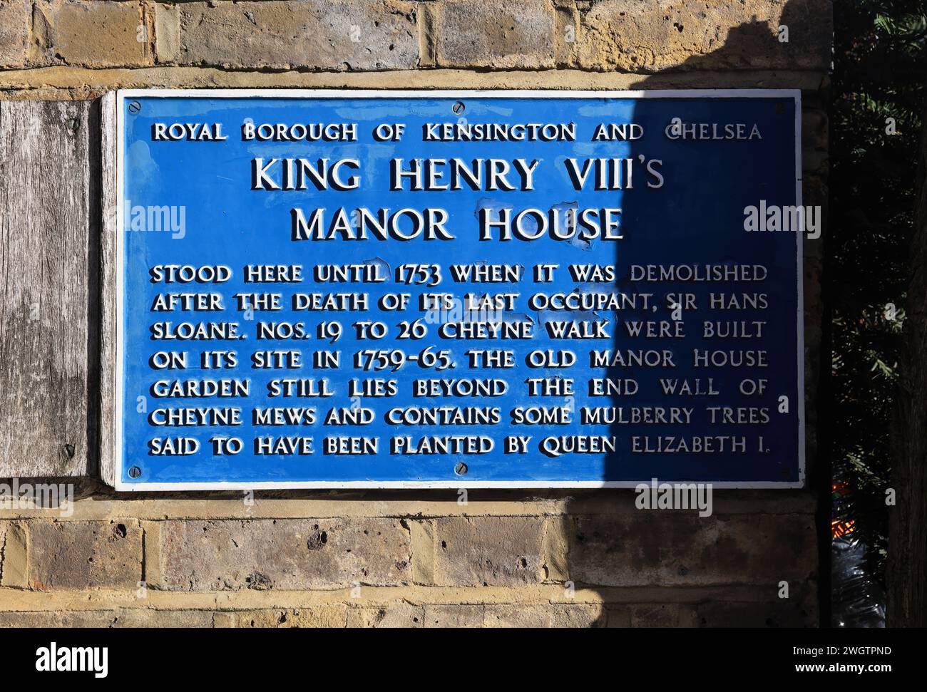 Historic Cheyne Mews in the heart of Old Chelsea, in the Royal Borough ...