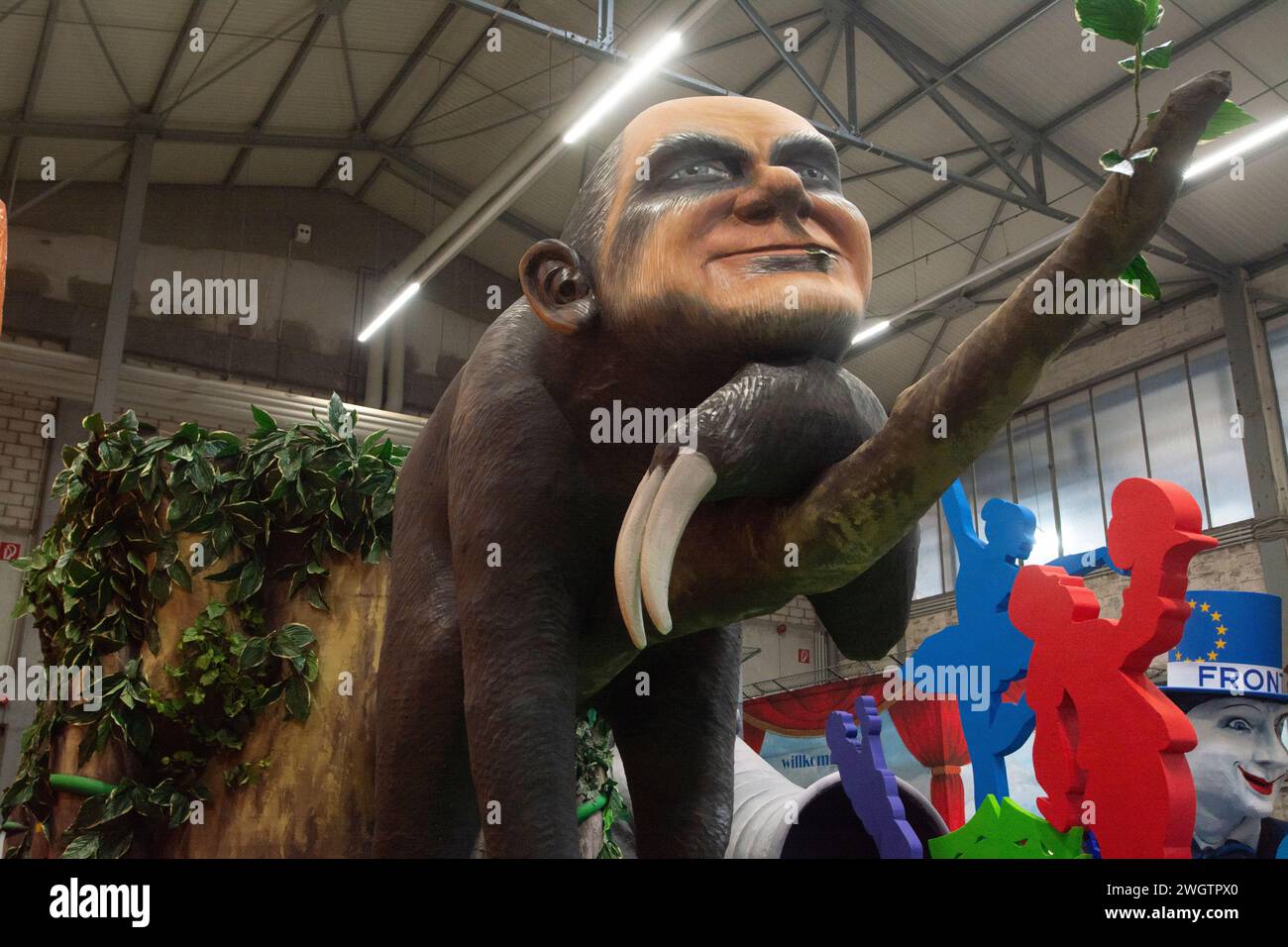 Cologne, Germany. 06th Feb, 2024. A float depicting German Chancellor ...
