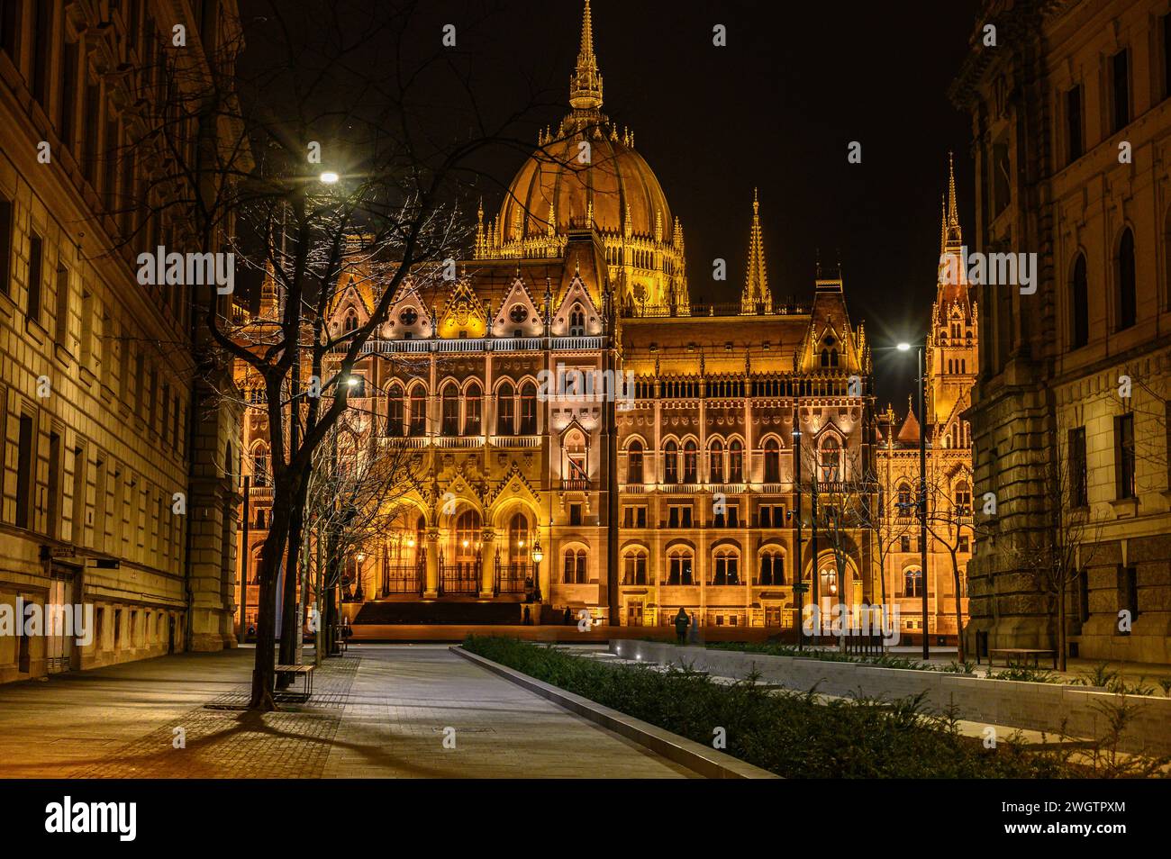 Budapest tram parliament building hi-res stock photography and images - Alamy