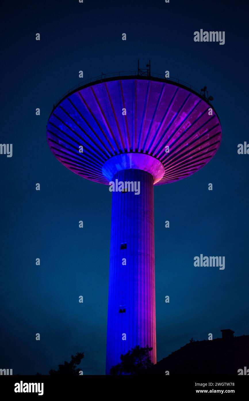 Red and green tower lights hi-res stock photography and images - Alamy