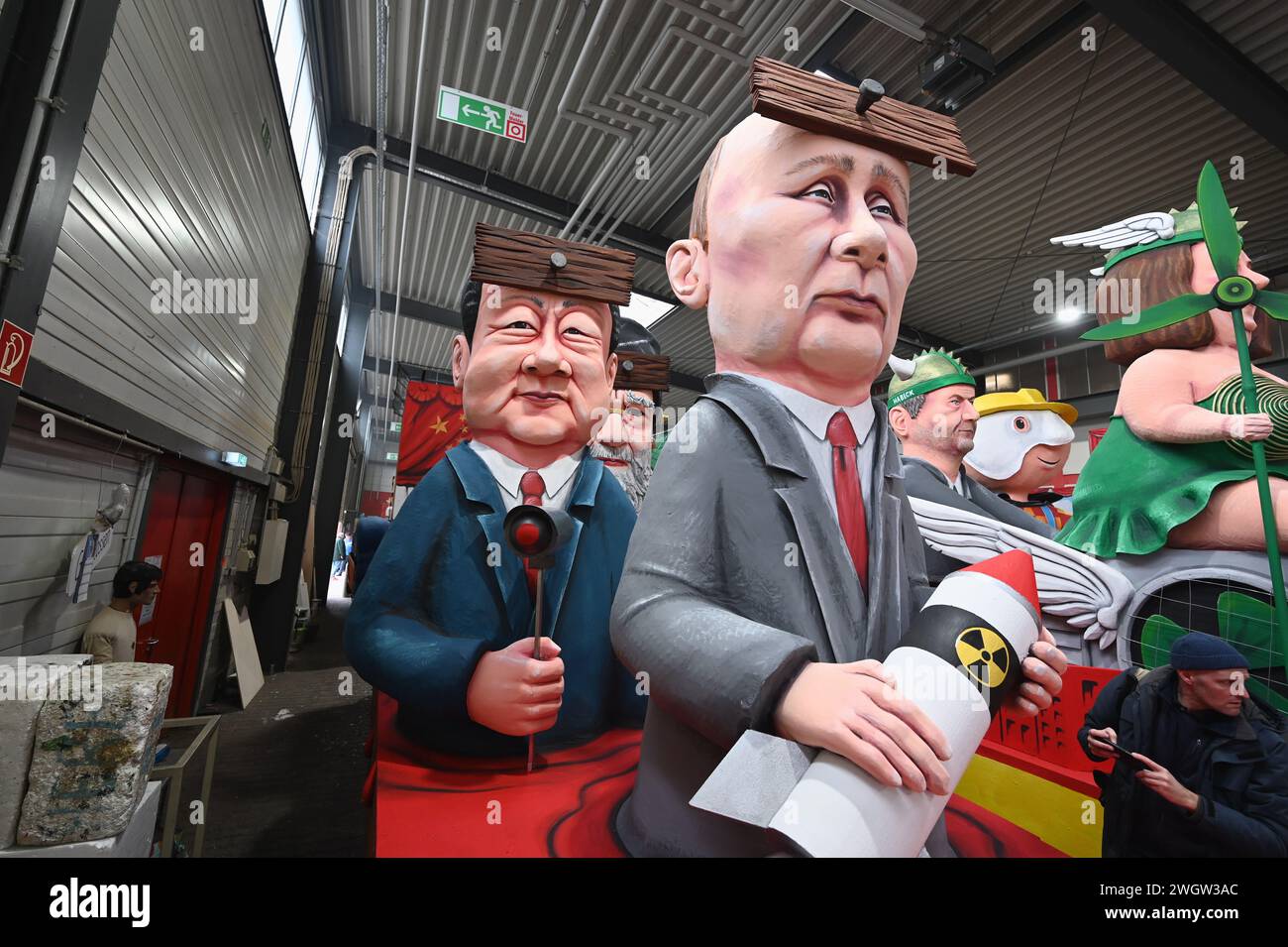 Cologne, Germany. 06th Feb, 2024. A motif float Bretter die die Welt ...