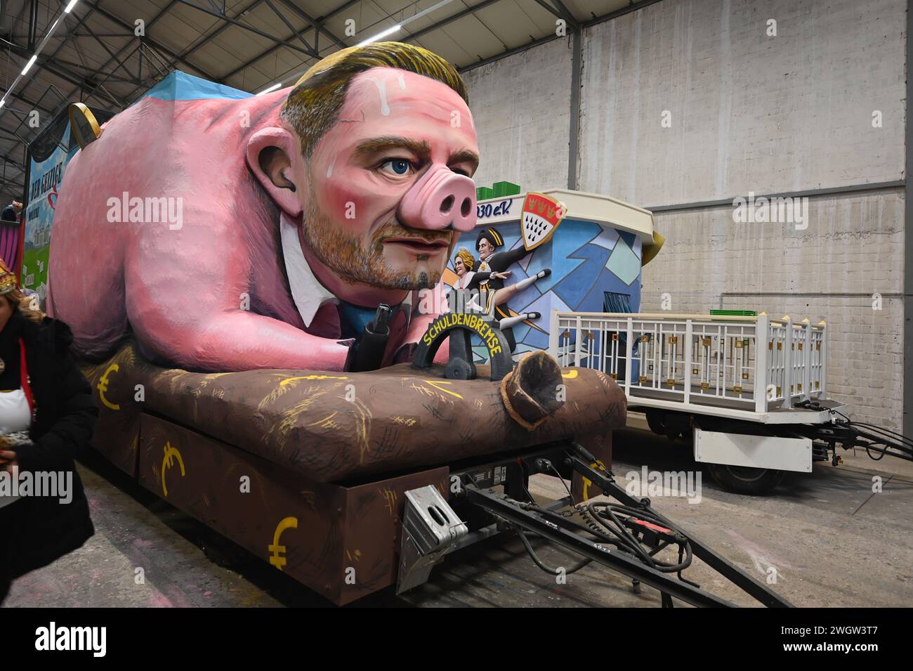Cologne, Germany. 06th Feb, 2024. A Lindner the Miser motif float ...