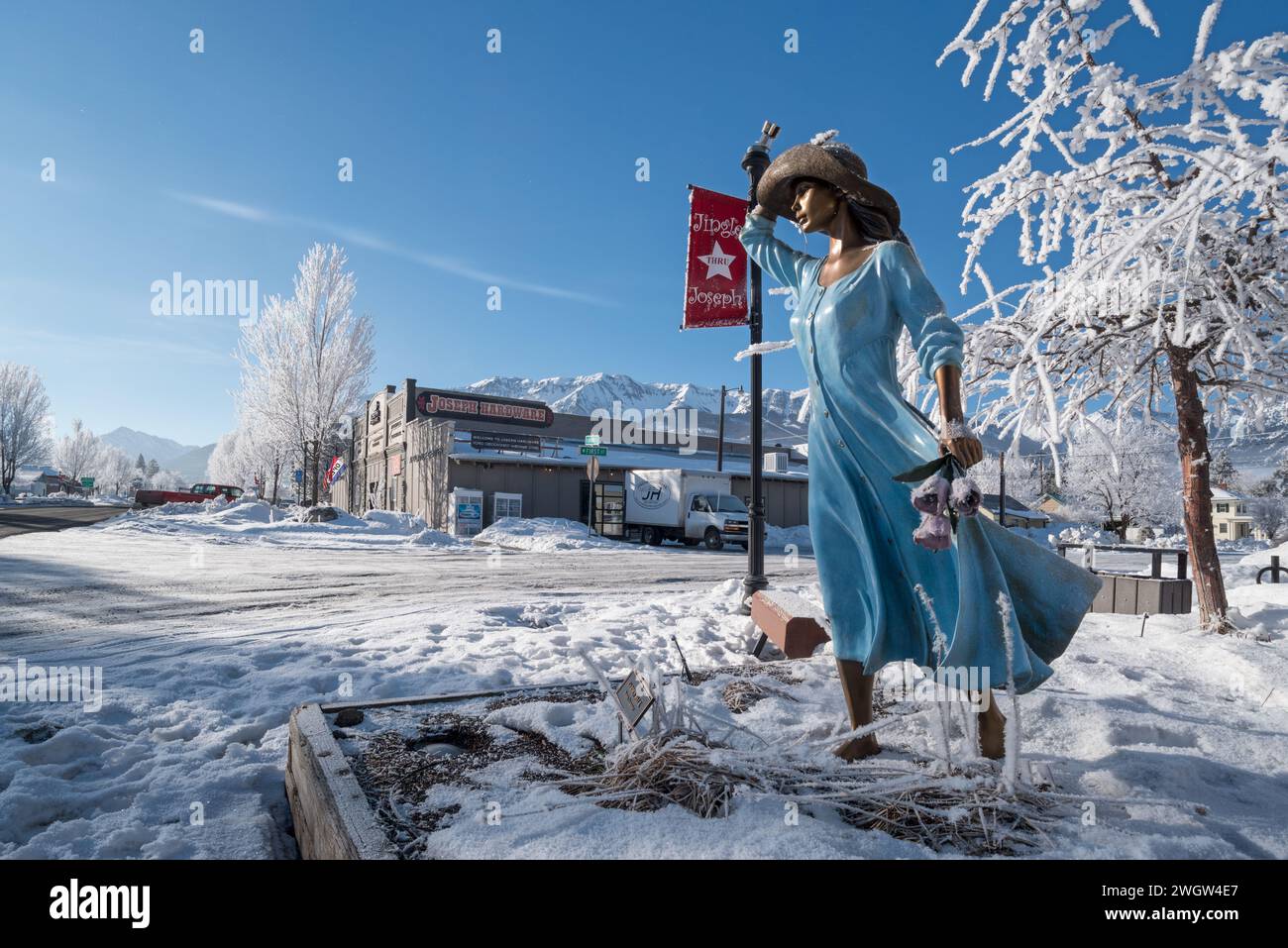 "The Garden Walk" bronze sculpture, by Ramon Parmenter, in downtown ...