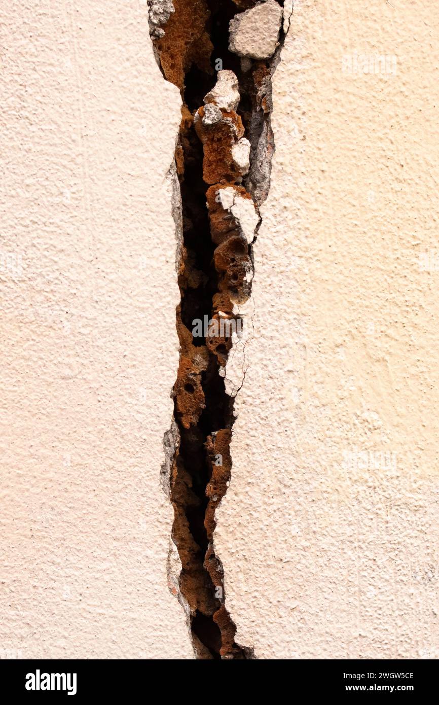 Big crack in concrete hi-res stock photography and images - Alamy